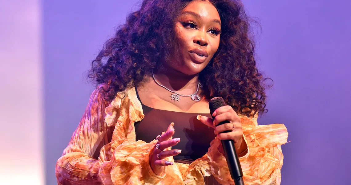 SZA Twerks In A "Sunday School Skirt," Social Media Pokes Fun At Her