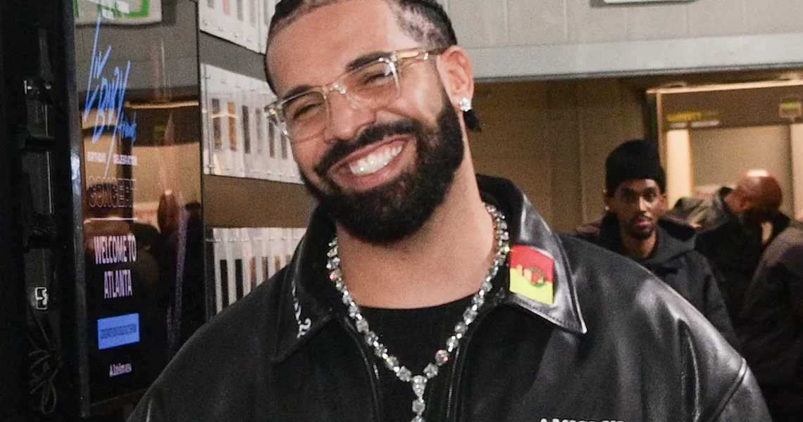 Drake Gifts Birkin Bag To A Fortunate Fan At His Los Angeles Tour Stop