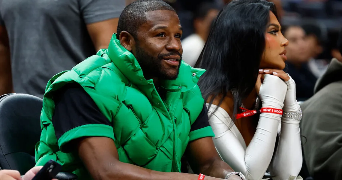 Floyd Mayweather Flexes Iced-Out Chain