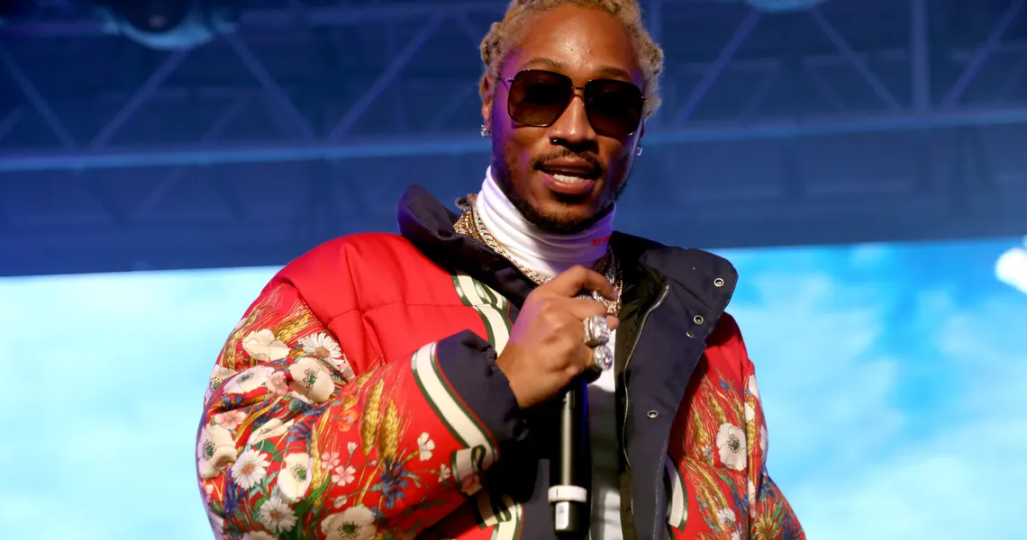 Future Flexes 6 Chains Sporting His Label Freebandz Logo