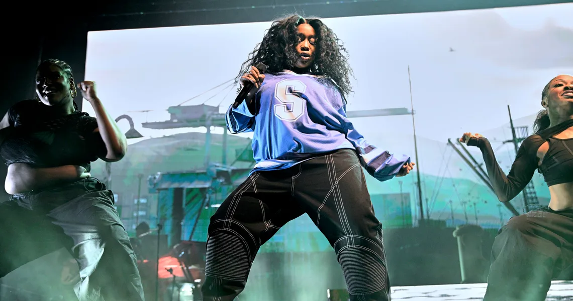 SZA Flaunts Bikini In New Photo Dump, Addresses "Lana" Demands