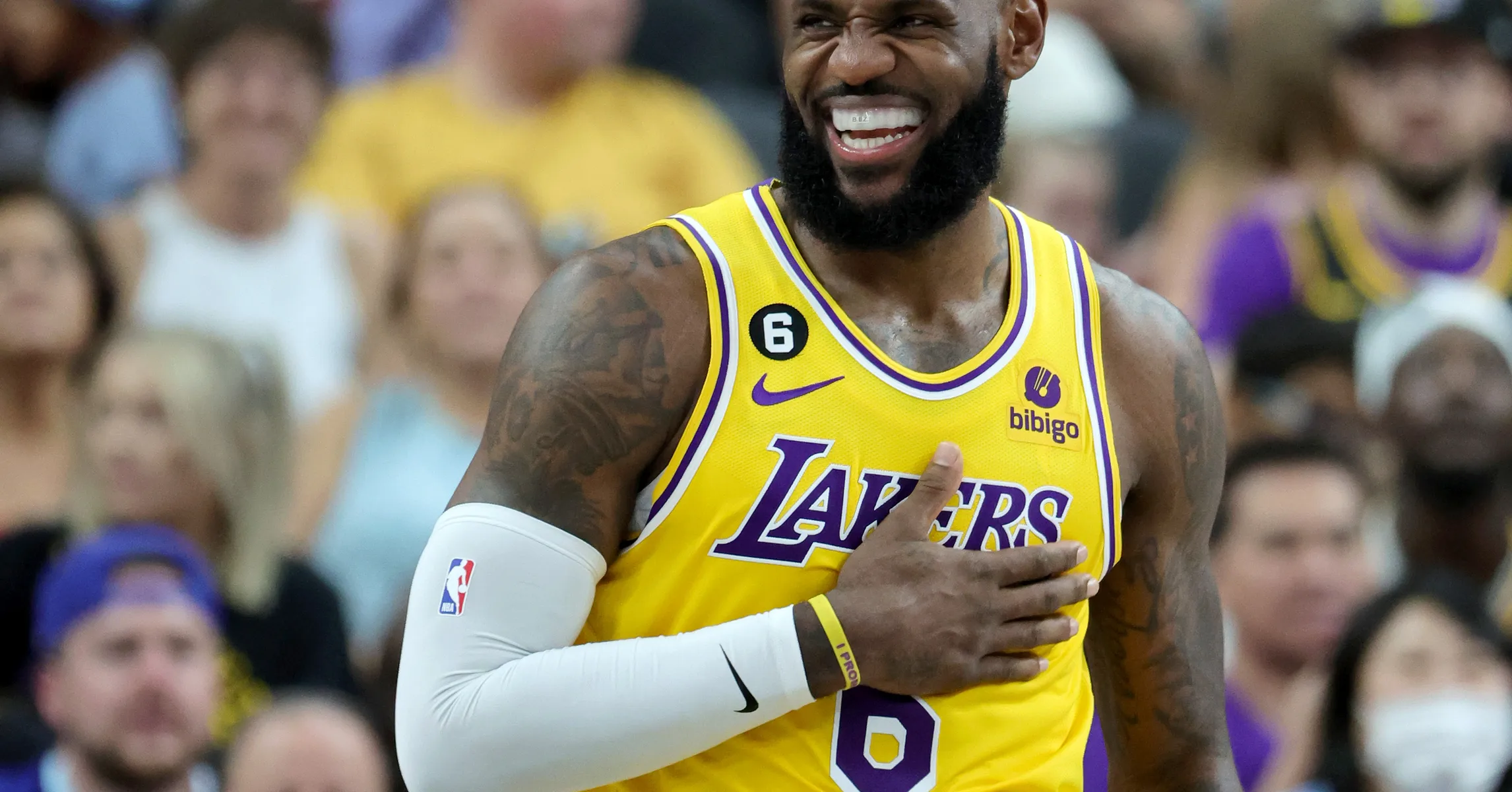 LeBron James Gives Kid An Autograph Mid-Game: Watch