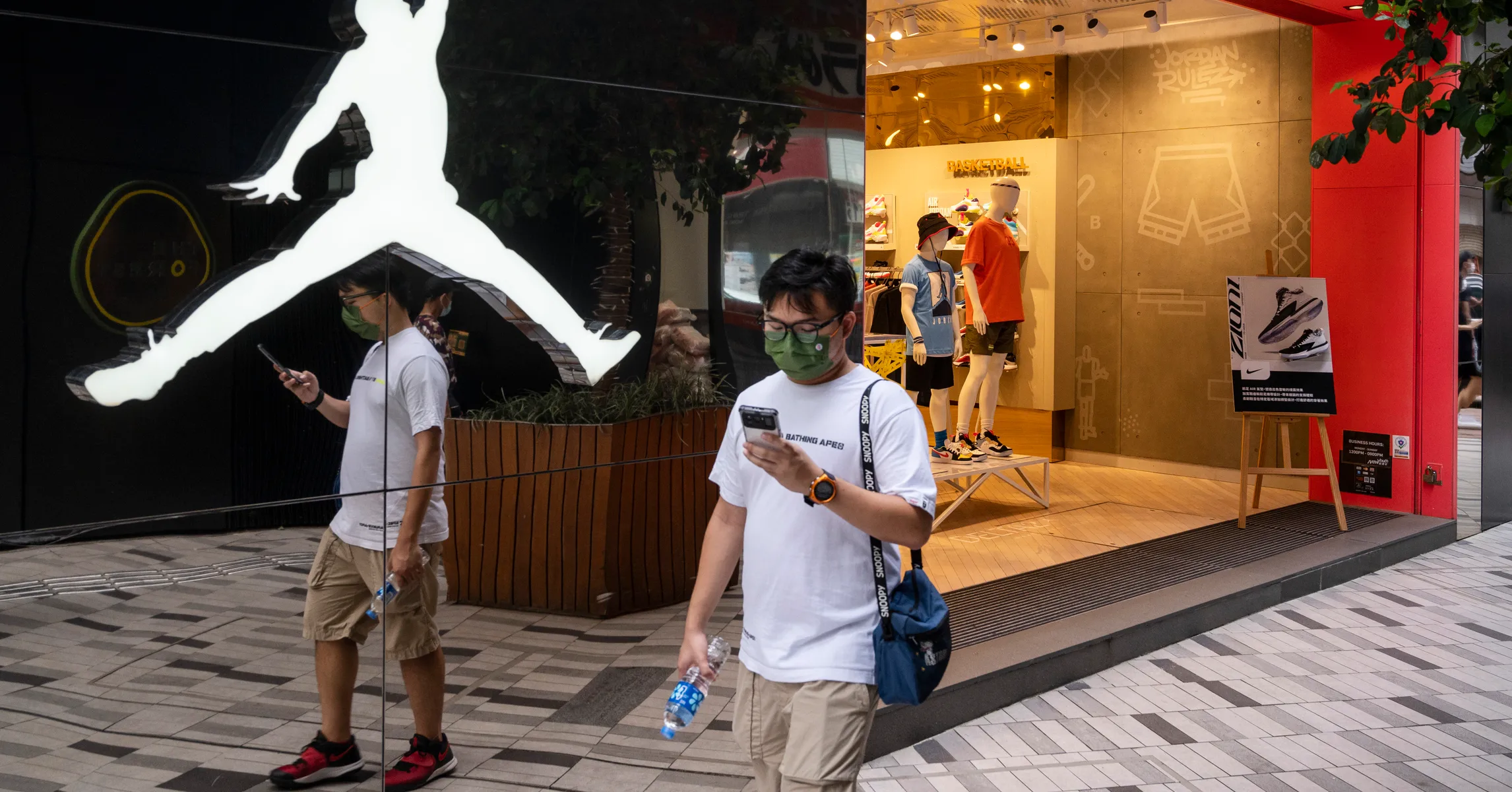 Nike SB x Air Jordan 4 Collab Receives "Pine Green" Colorway