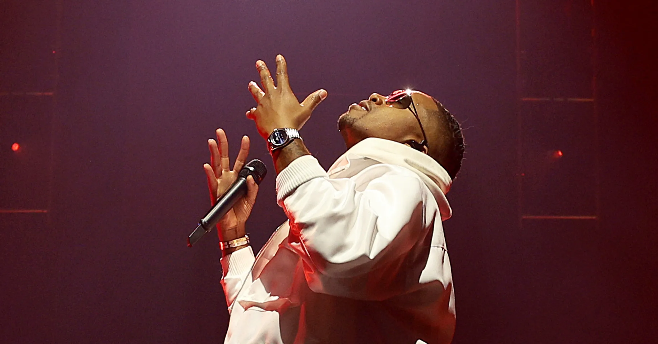 Nas Gets Emotional Reflecting On Late Mother During MSG Concert