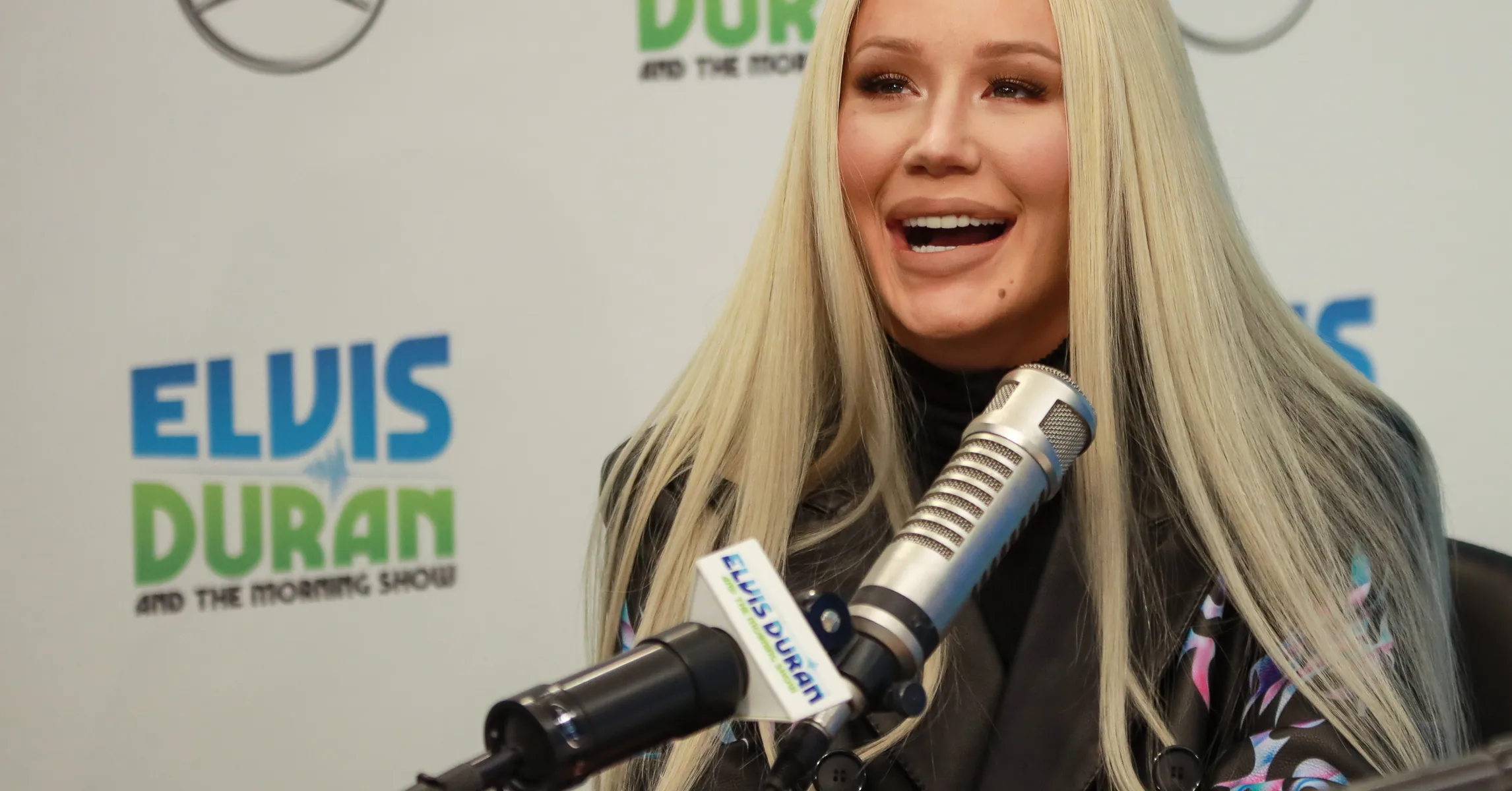 Iggy Azalea Models Lingerie In Front Of Her Private Jet: "For Your Mood ...