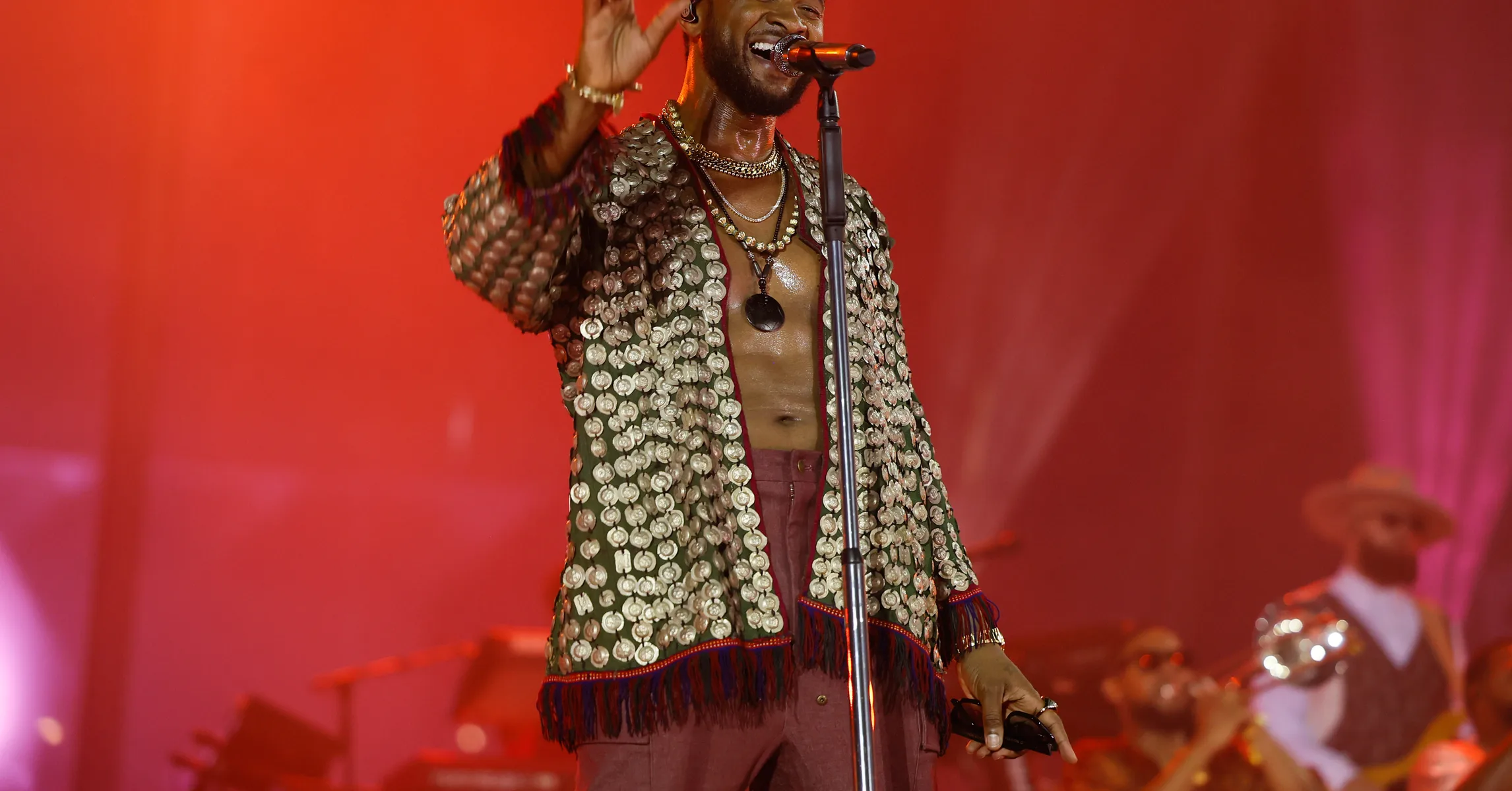 Usher Serenades Fan During Sensual Performance