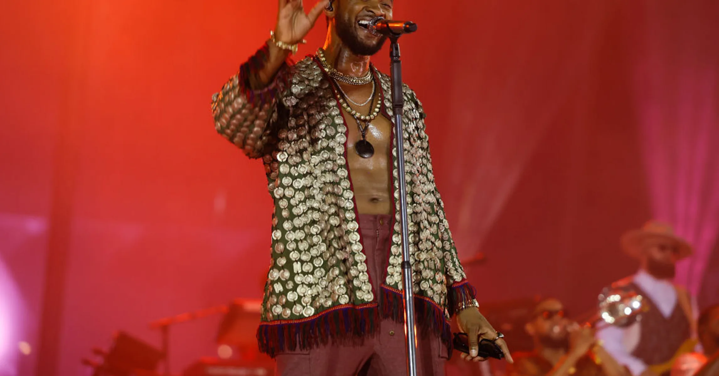 Usher's "GLU" Single Will Have You Stuck On Our "R&B Season" Playlist ...