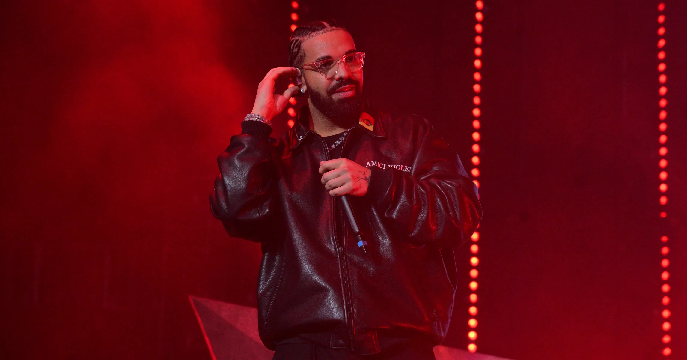 Drake Gets Miami Nightclub Going With Some Avril Lavigne