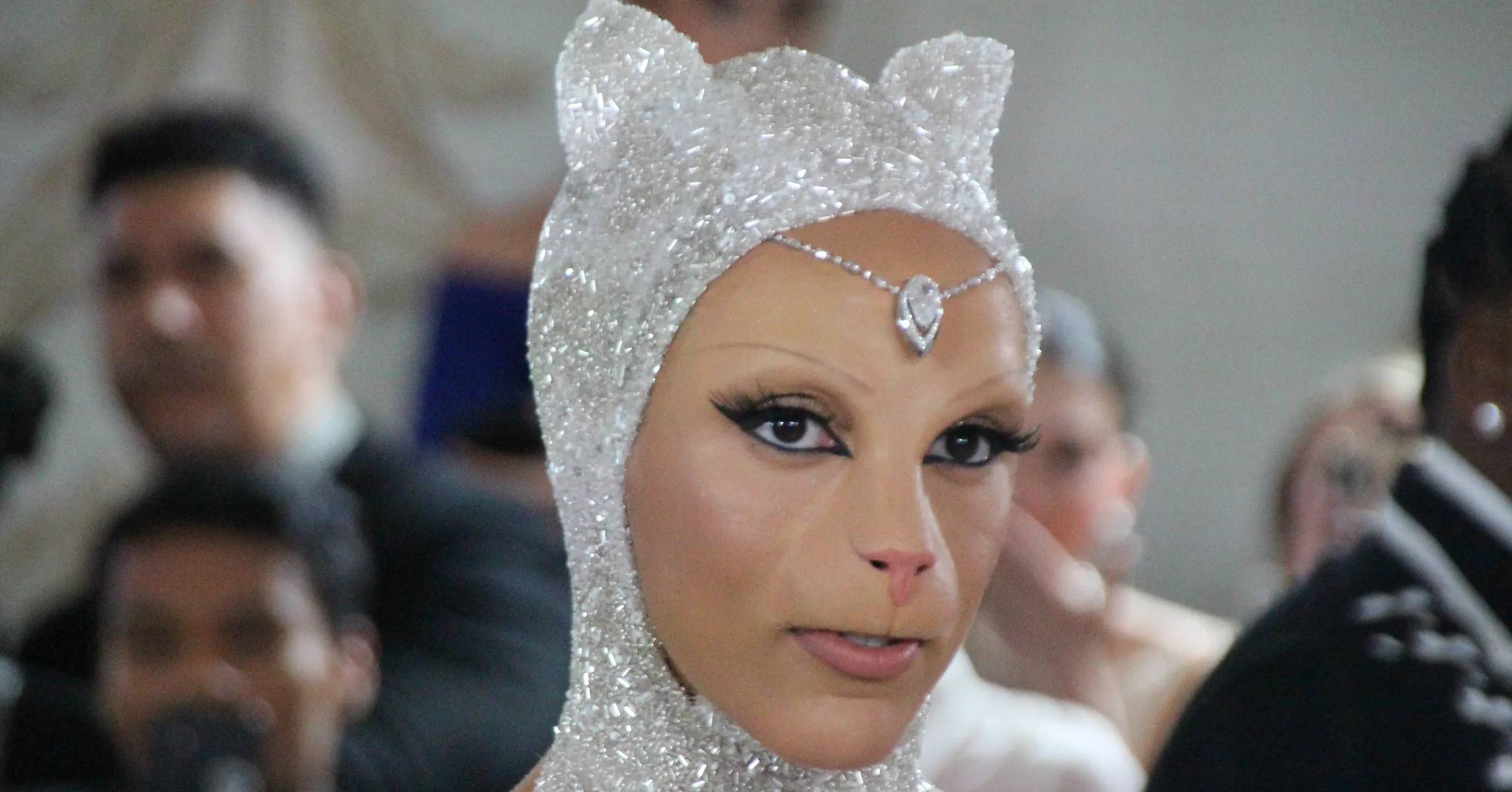 Doja Cat Meows Through Entire Met Gala Interview In True Feline Fashion ...