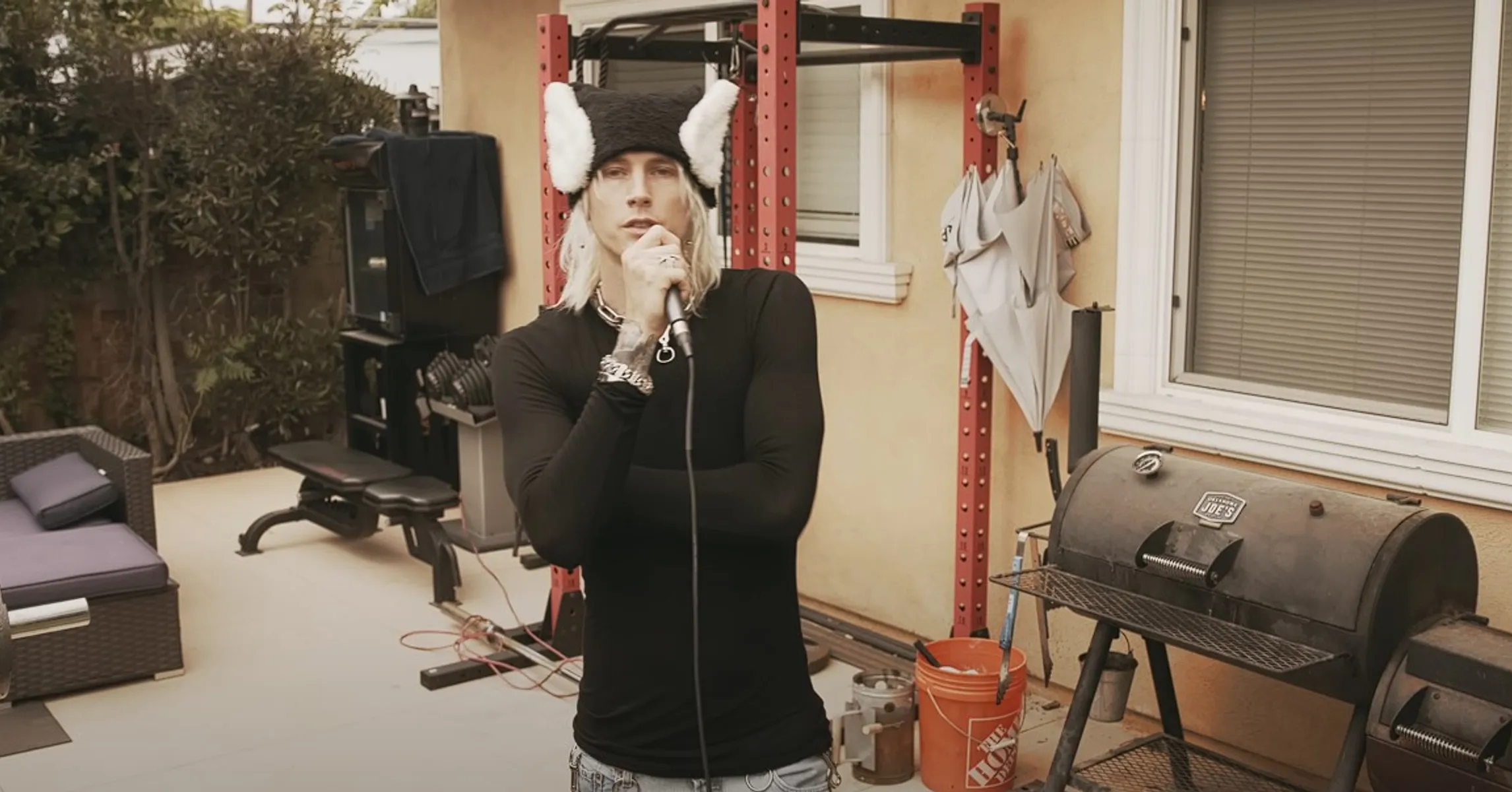 Machine Gun Kelly Raps Over JAY-Z & Eminem’s "Renegade" In New Freestyle
