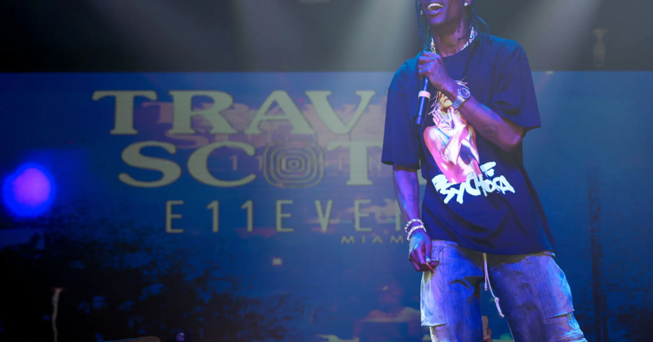 Travis Scott Tosses Fan $5K