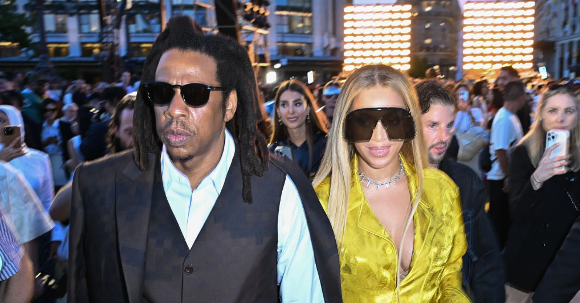 Jay-Z Tells Fans To Stop Clapping After They Can't Stay On Beat