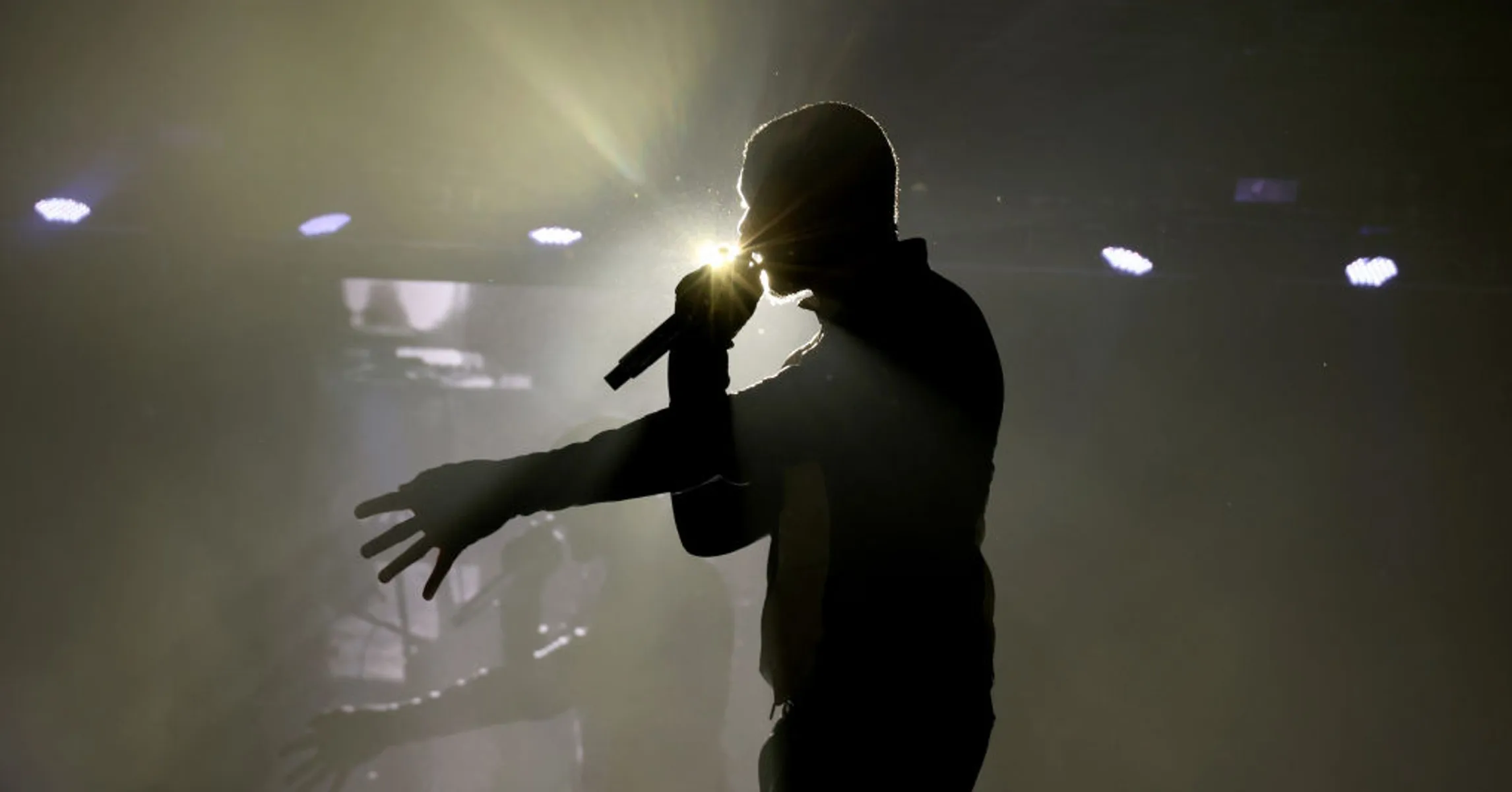 Usher Left Stunned By Super Fan - HotNewHipHop