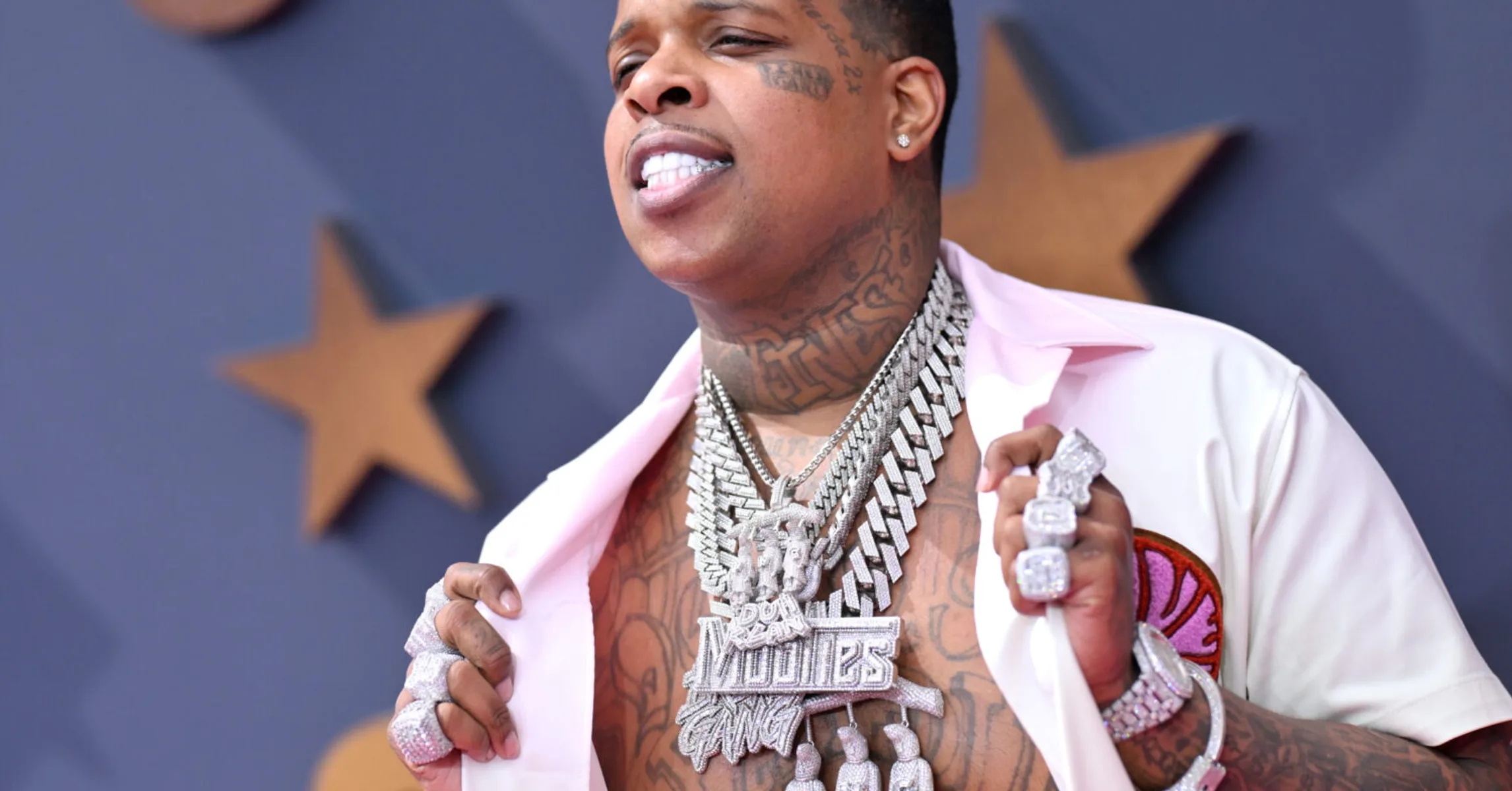 Finesse2tymes' Girlfriend, FNG Shugga, Gets His Face Tattooed: Video