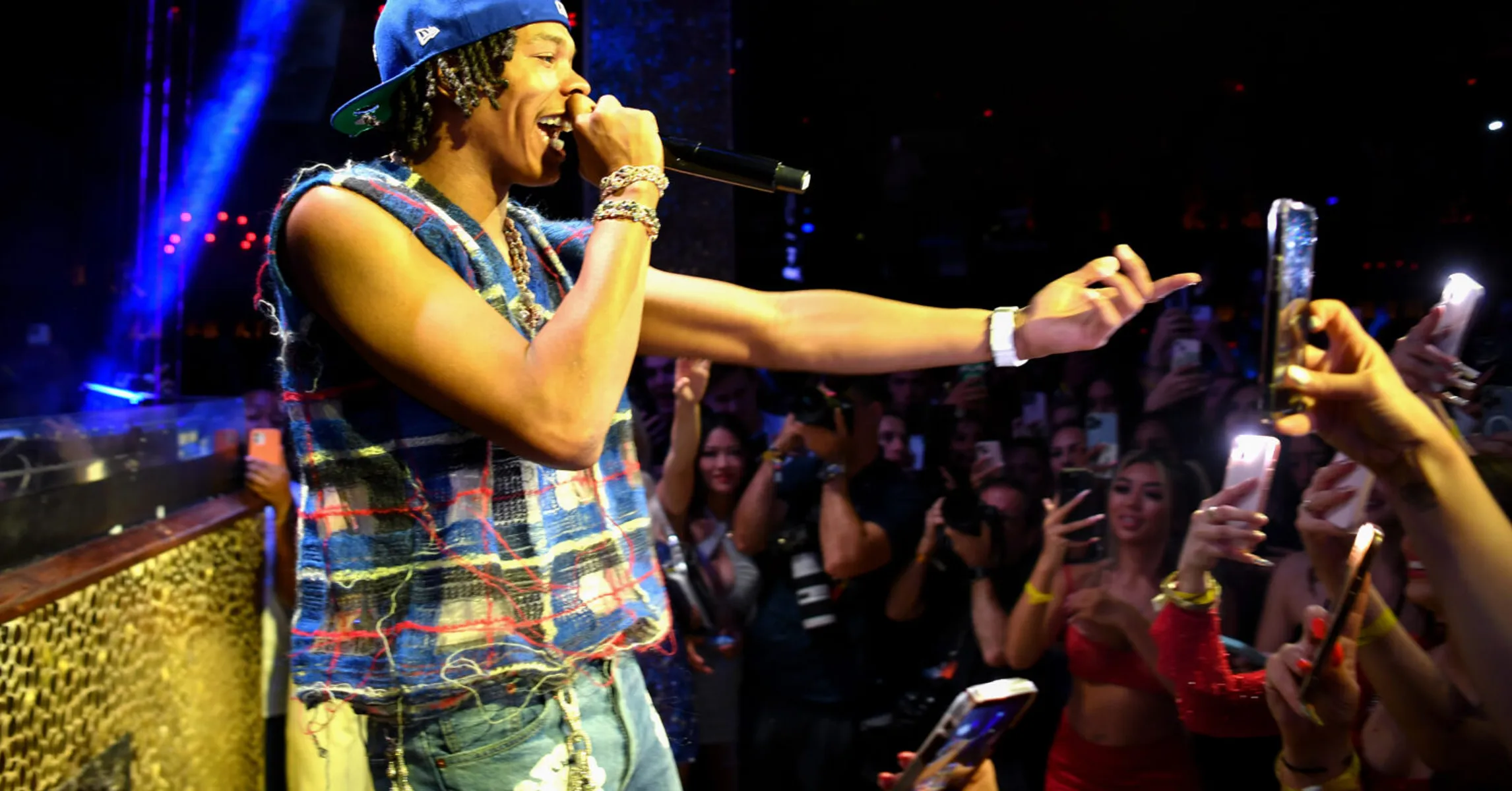 Lil Baby Hosts Back-To-School Shoe Giveaway In Foot Locker In Atlanta