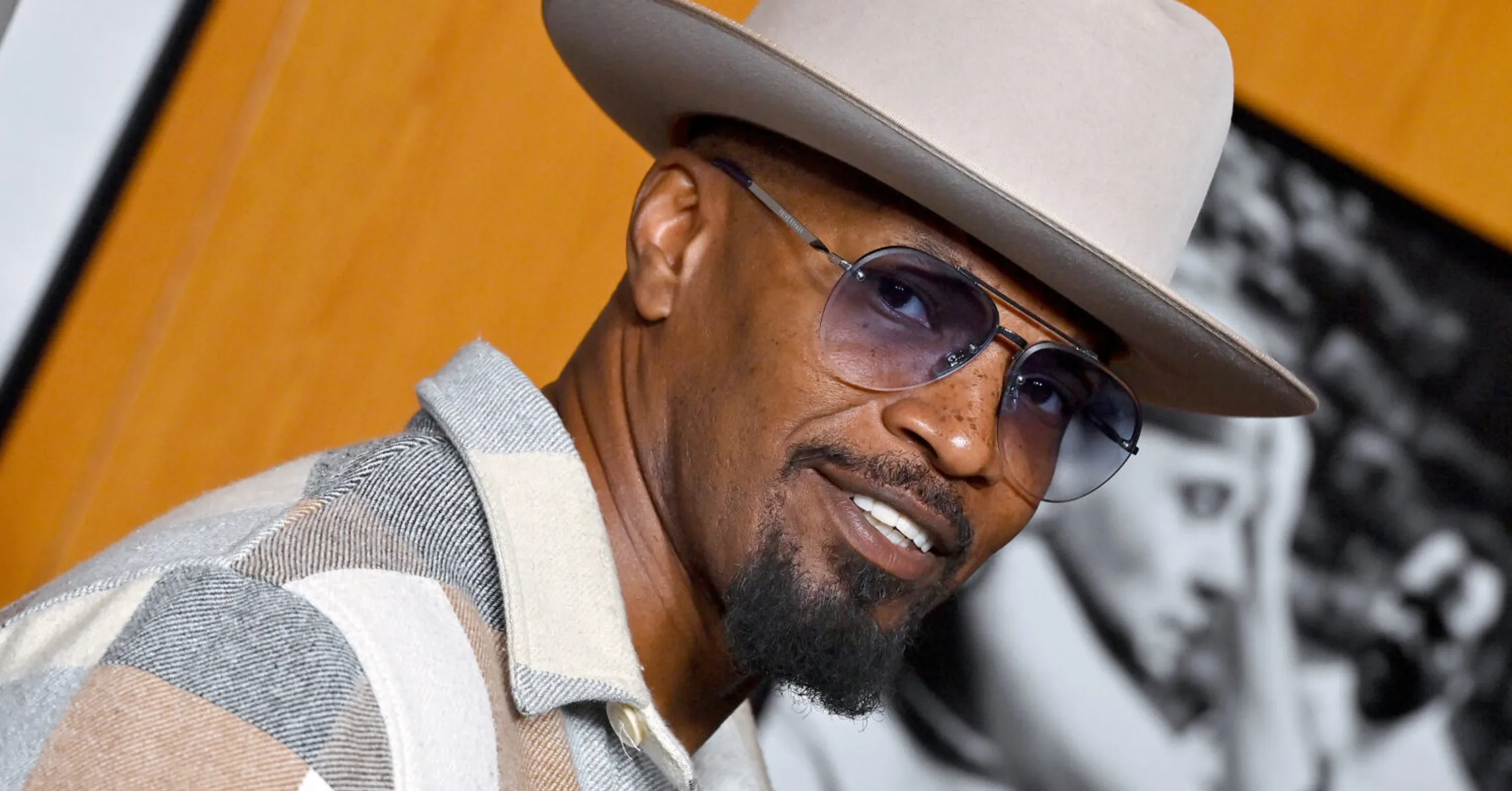 Jamie Foxx Enjoys Beach Getaway In Cabo With Girlfriend Alyce Huckstepp