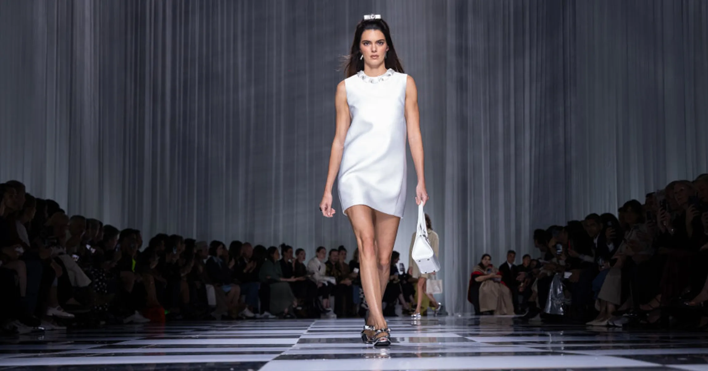 Kendall Jenner Roasted For Awkward Runway Walk
