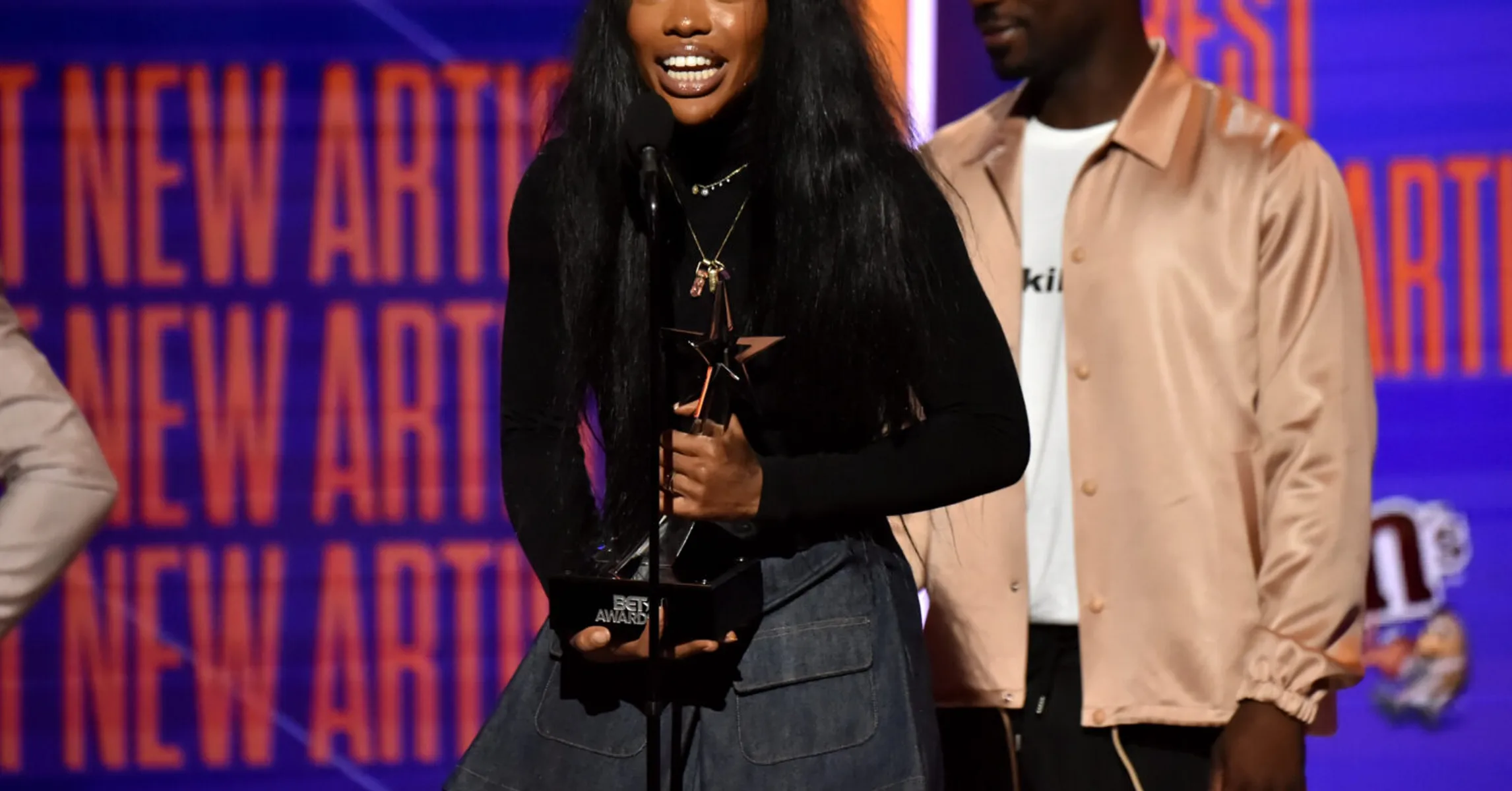 SZA's Old Tweets About Other Artists Resurface Amid Drama With Teen ...