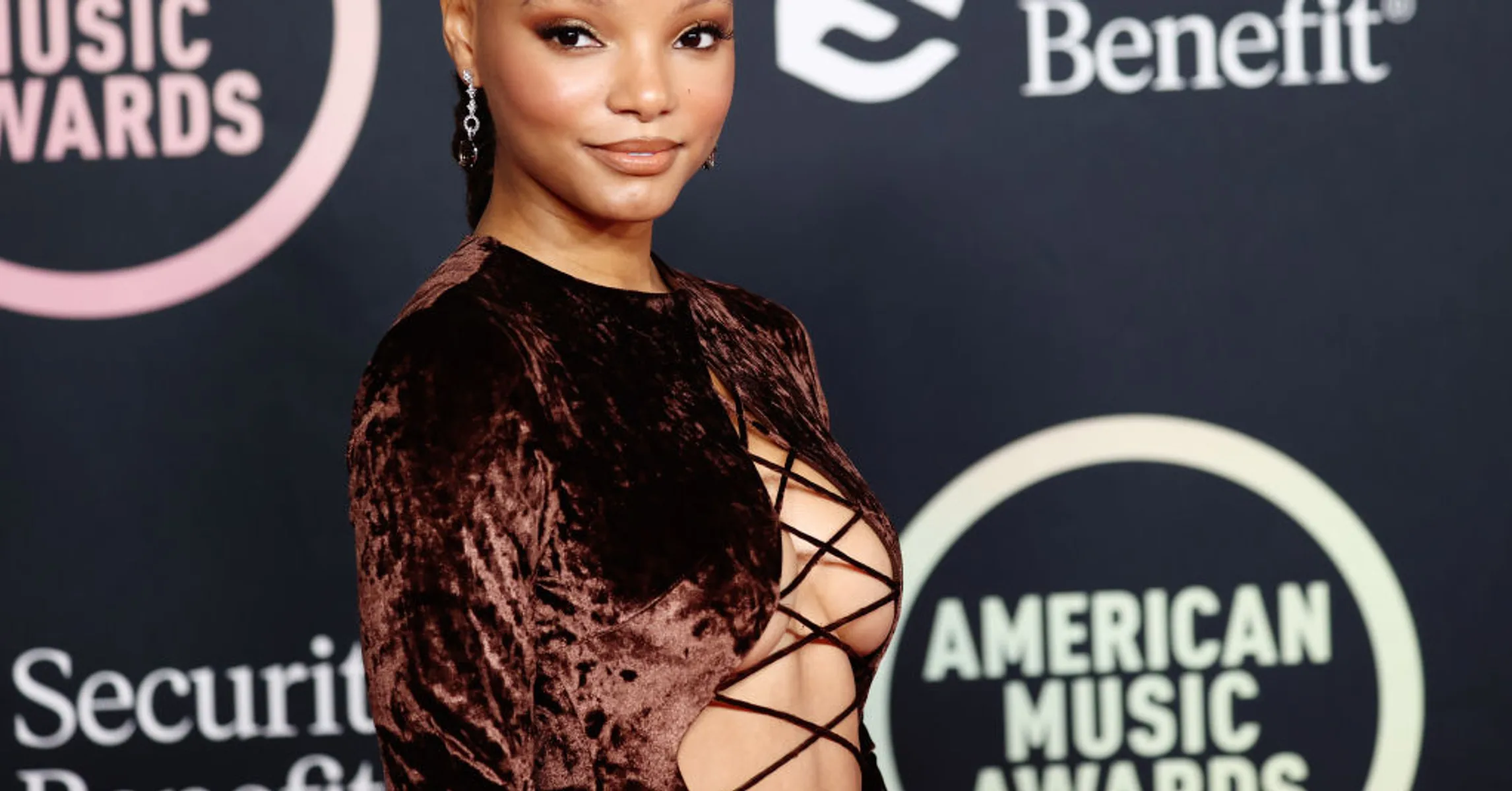 Halle Bailey And DDG Dress Up As Whitney And Bobby, Tells People To ...