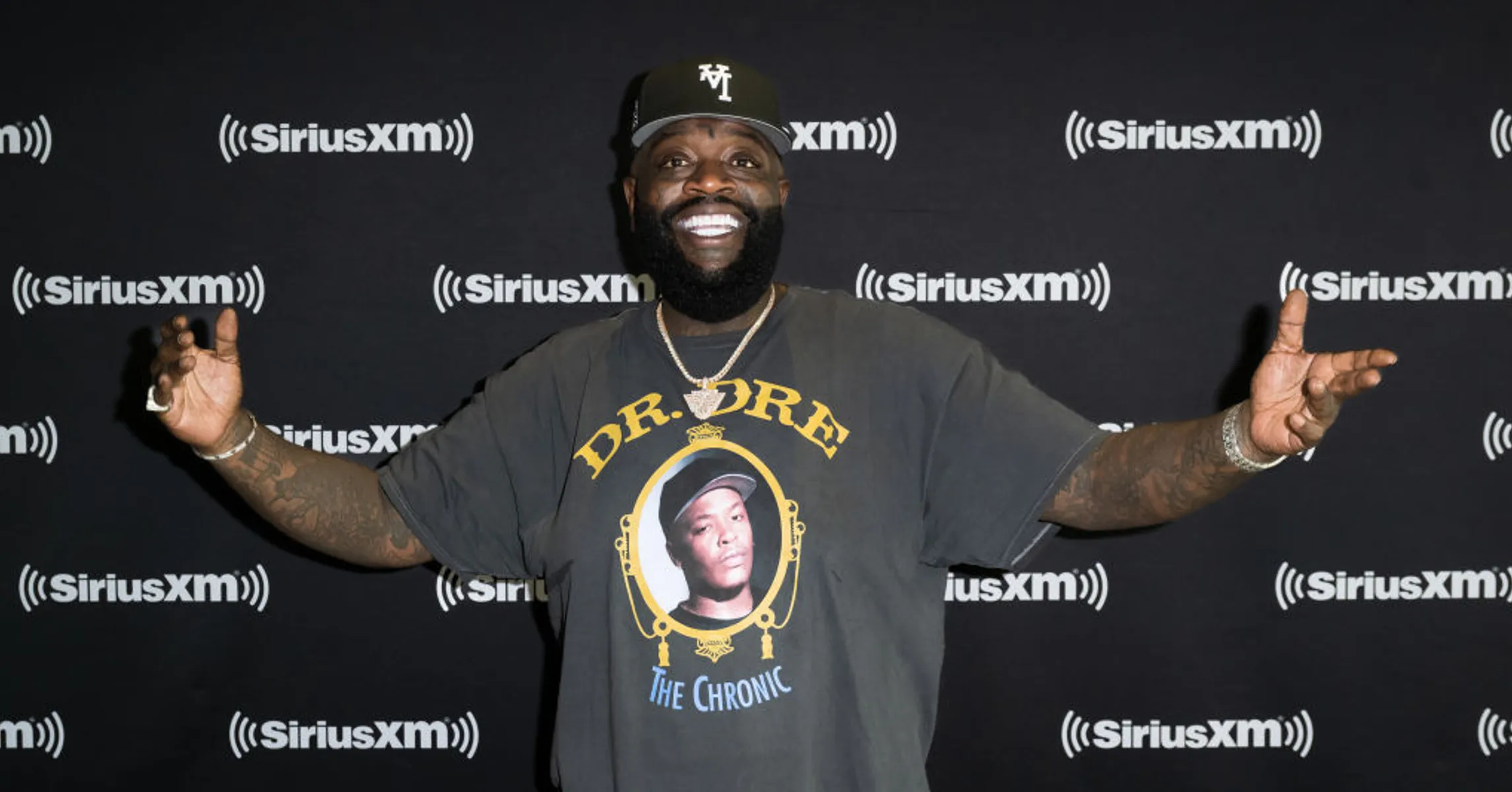 Rick Ross Gifts Shaq An MMG Chain