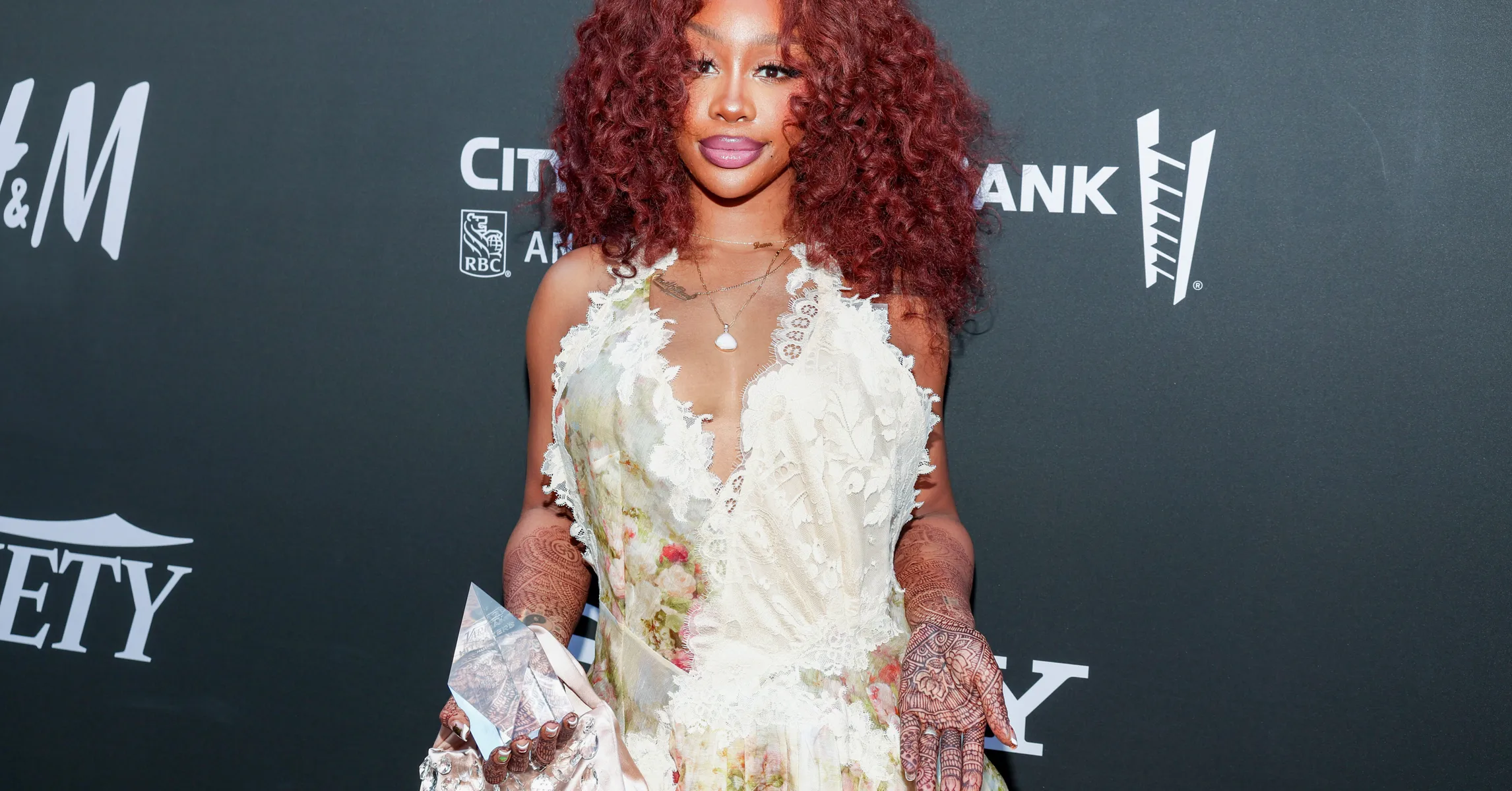SZA Says She Prefers Writing About "Embarrassing” Experiences: "I Get ...