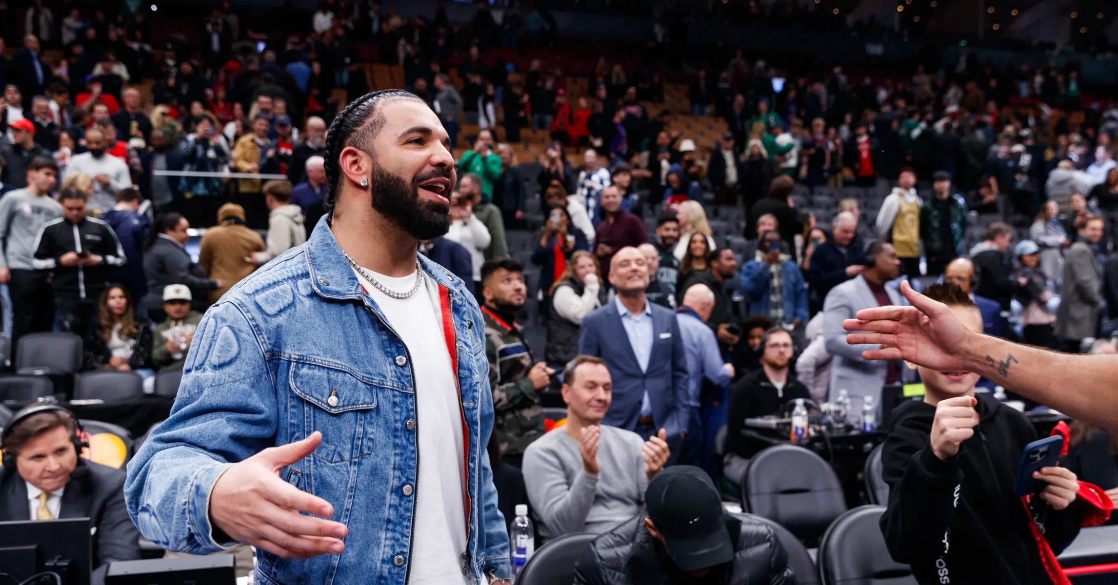 Drake Jokingly Asks Canadian Government To Annex Buffalo