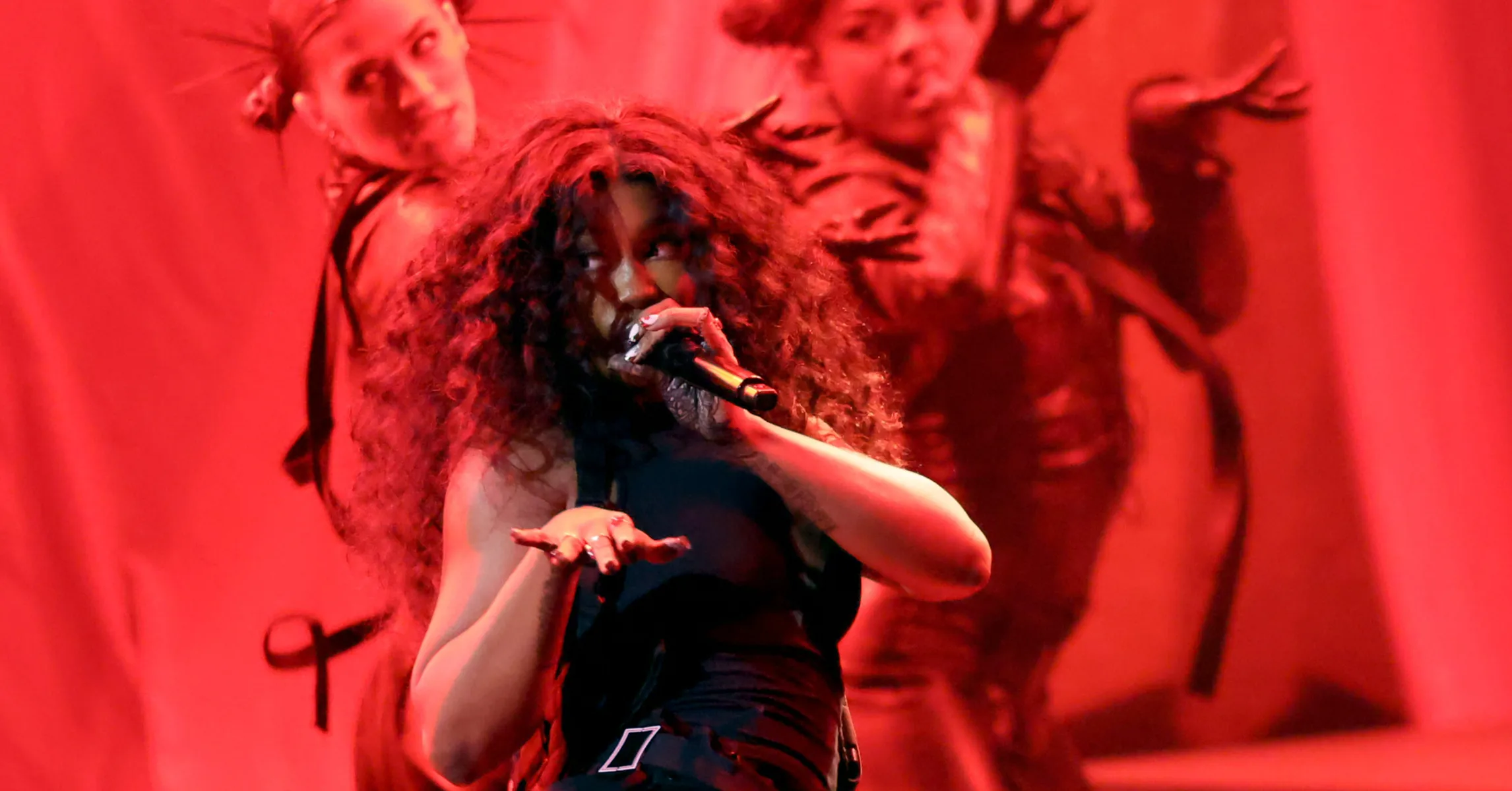 SZA Performs Electric Set At Lollapalooza