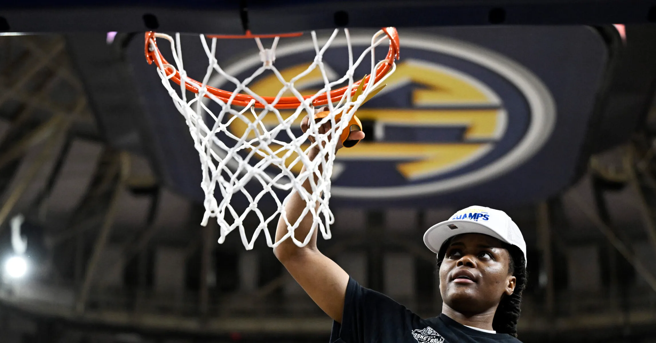 South Carolina Star Becomes Steph Curry's First NIL Signing