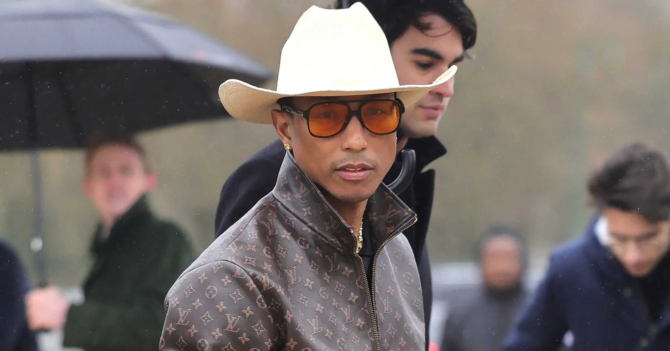 Pharrell Leaves Saudi Arabia Show Early After Fans Throw Wristbands At ...