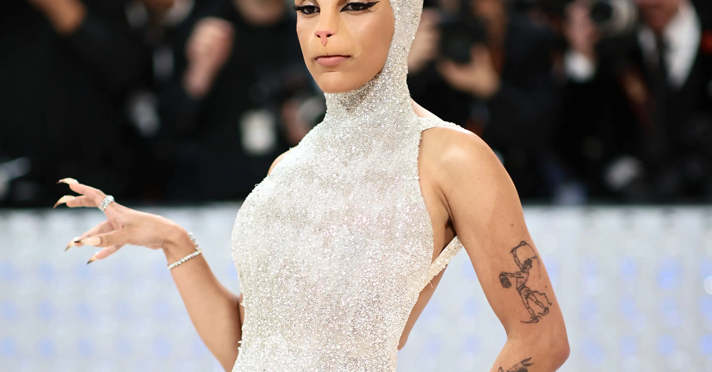 Doja Cat Flaunts Her Curves In Sultry Photoshoot And Has Fans Thirsting ...