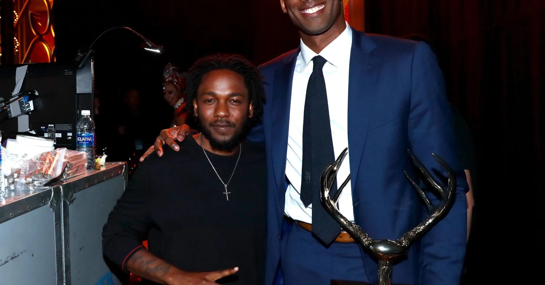 Kendrick Lamar Brings Crips & Bloods Together On Stage While ...