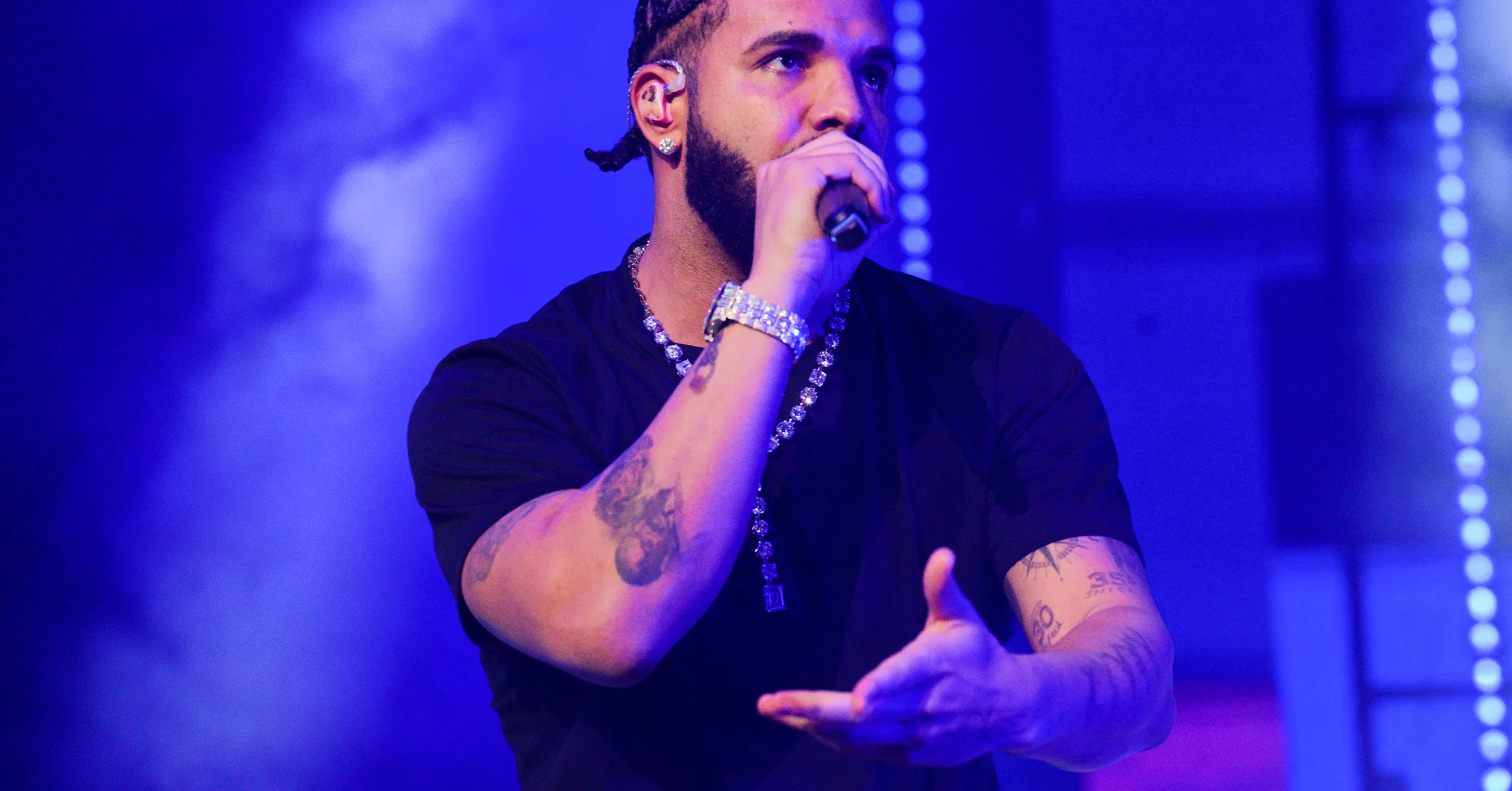 Drake's "100 Gigs" Release Sparks Viral Fan Theory About His Next Move ...