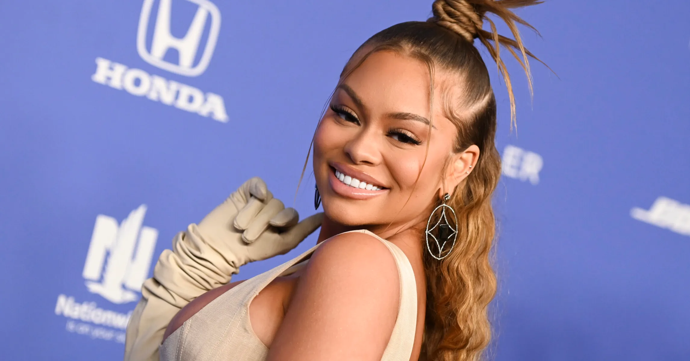 Latto Claims Her Father Steals From Her And Believes She's In The ...