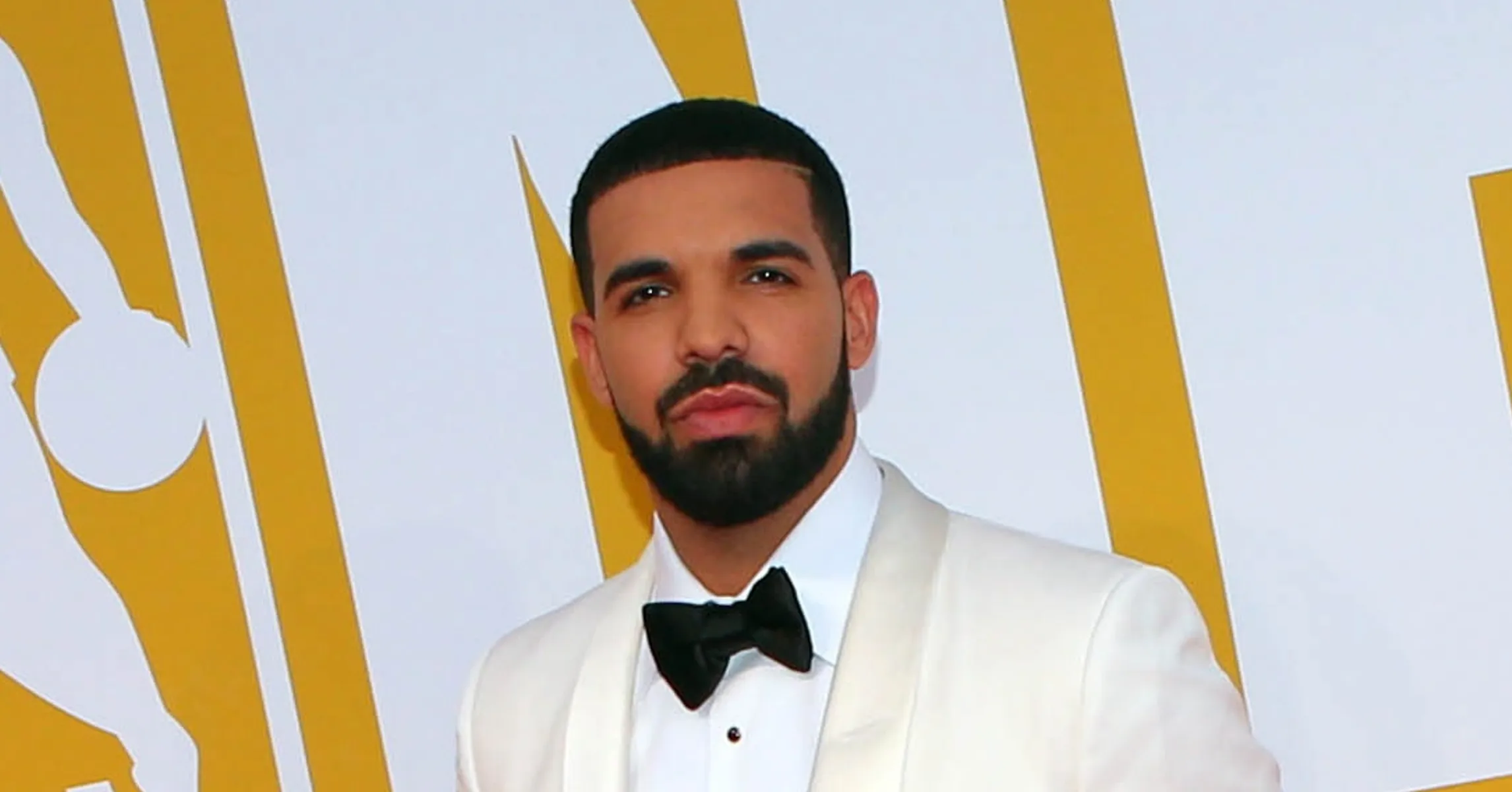 Drake Gets Roasted For Debuting New Hairstyle In Duck Face Selfie