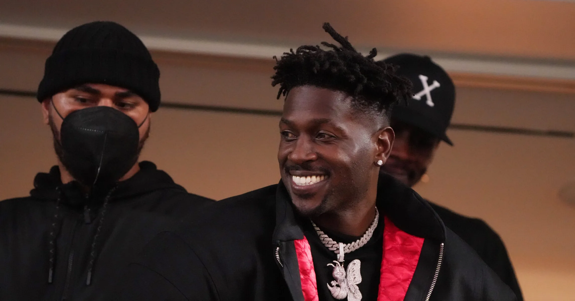 Antonio Brown Clowns Travis Hunter For His Fiancée's Appearance In Old ...