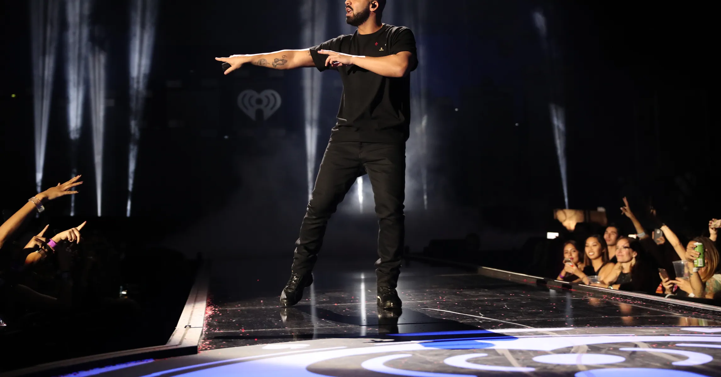 Drake Claps Back At Fan Who Thinks He Doesn't Clean His Teeth