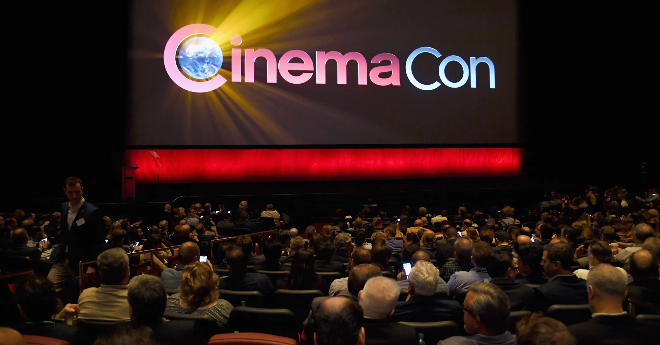 Disney Unveils Live Action "The Lion King," "Dumbo" & "Aladdin" Footage