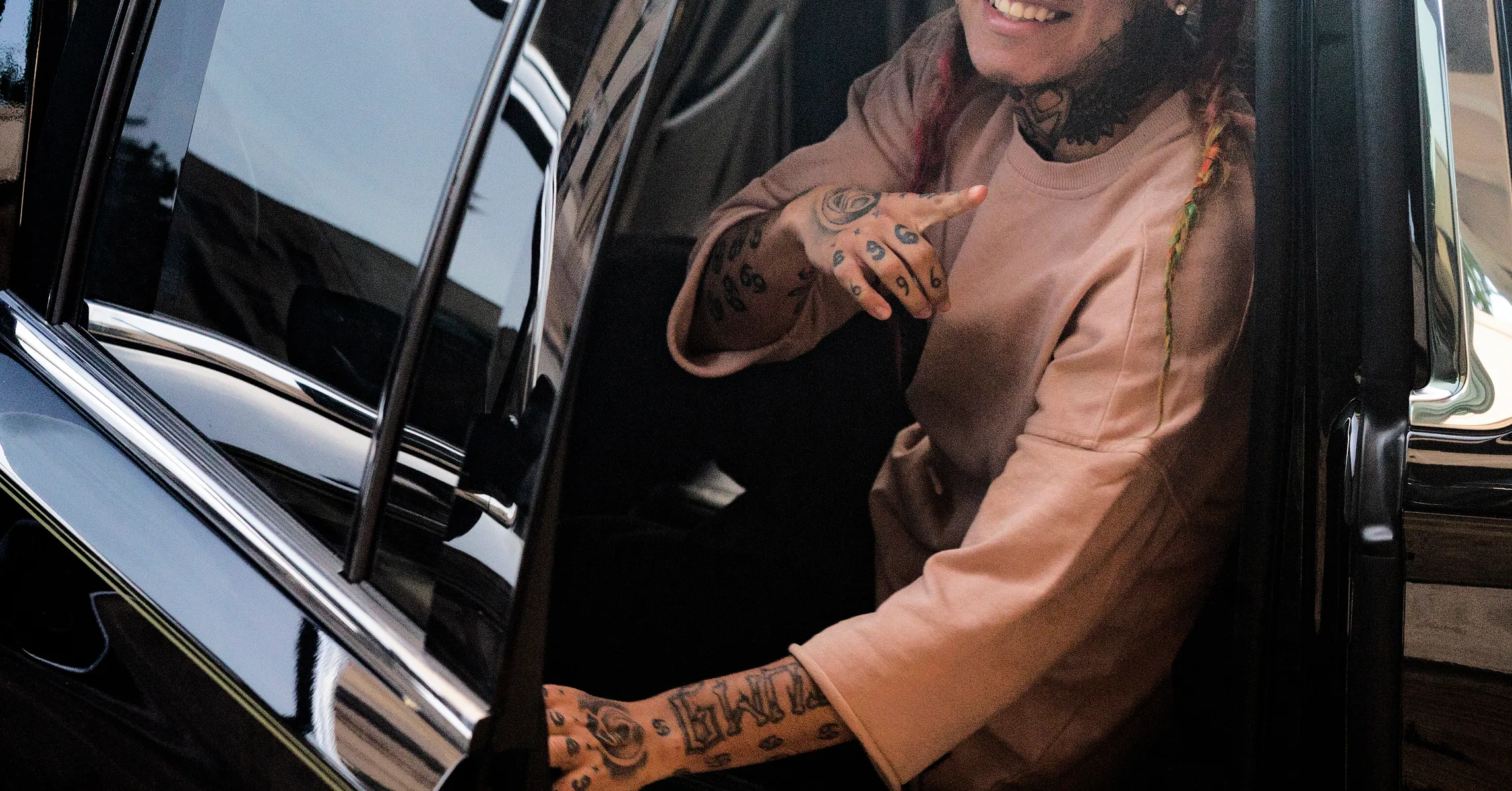 Tekashi 6ix9ine Tackles Bikini-Clad Model Into Pool During "Bebecita ...