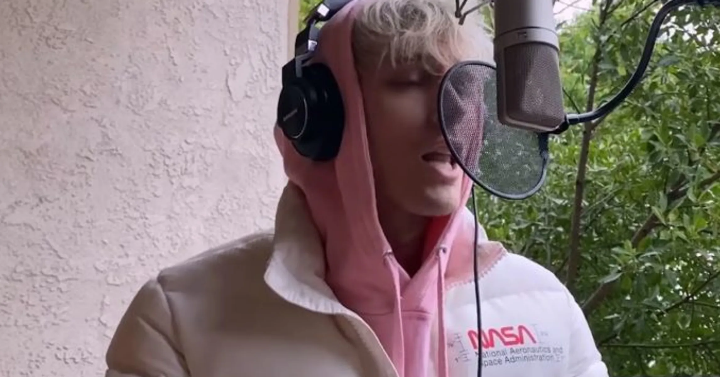 Machine Gun Kelly Samples Shawn Mendes On "Pretty Toxic Revolver"