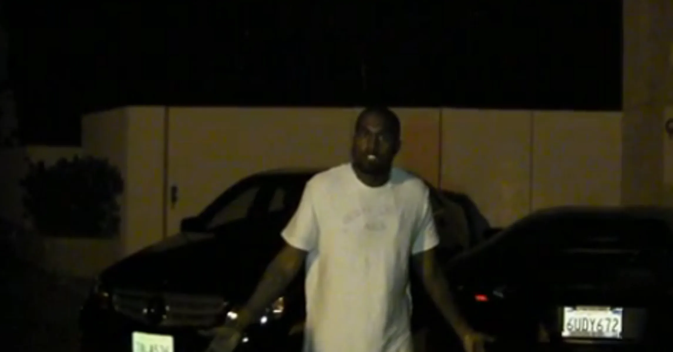 Kanye West Yells At Paparazzi In His Driveway