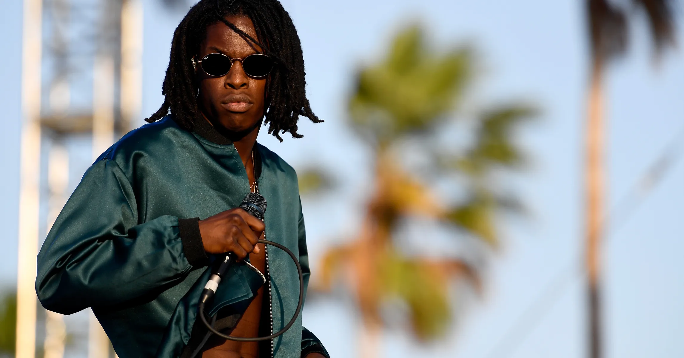 Daniel Caesar Performs Three Of His Best Songs For NPR's "Tiny Desk"