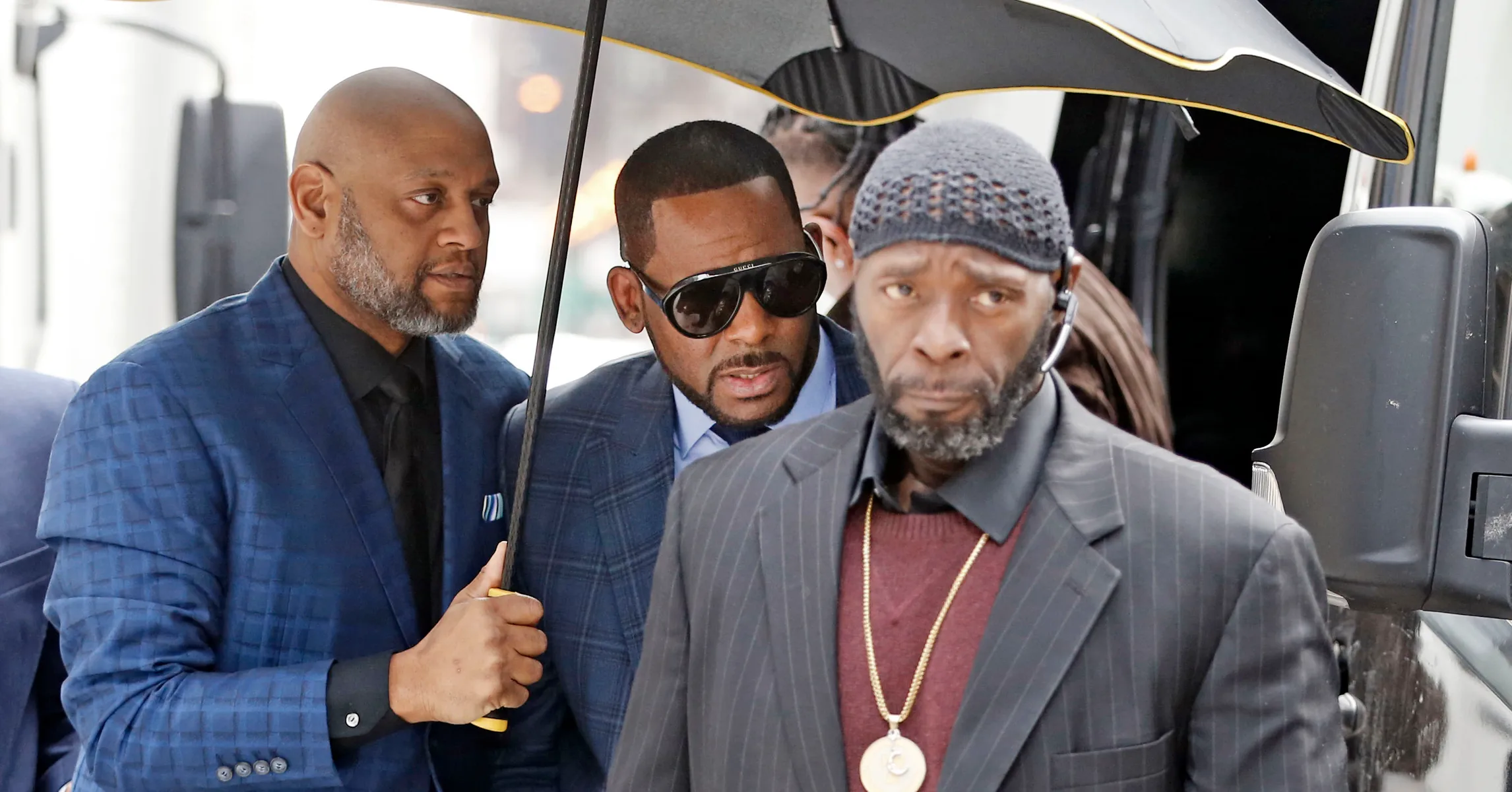 R. Kelly Superfan Heckles Singer's Publicist: "I Don't Mean To ...