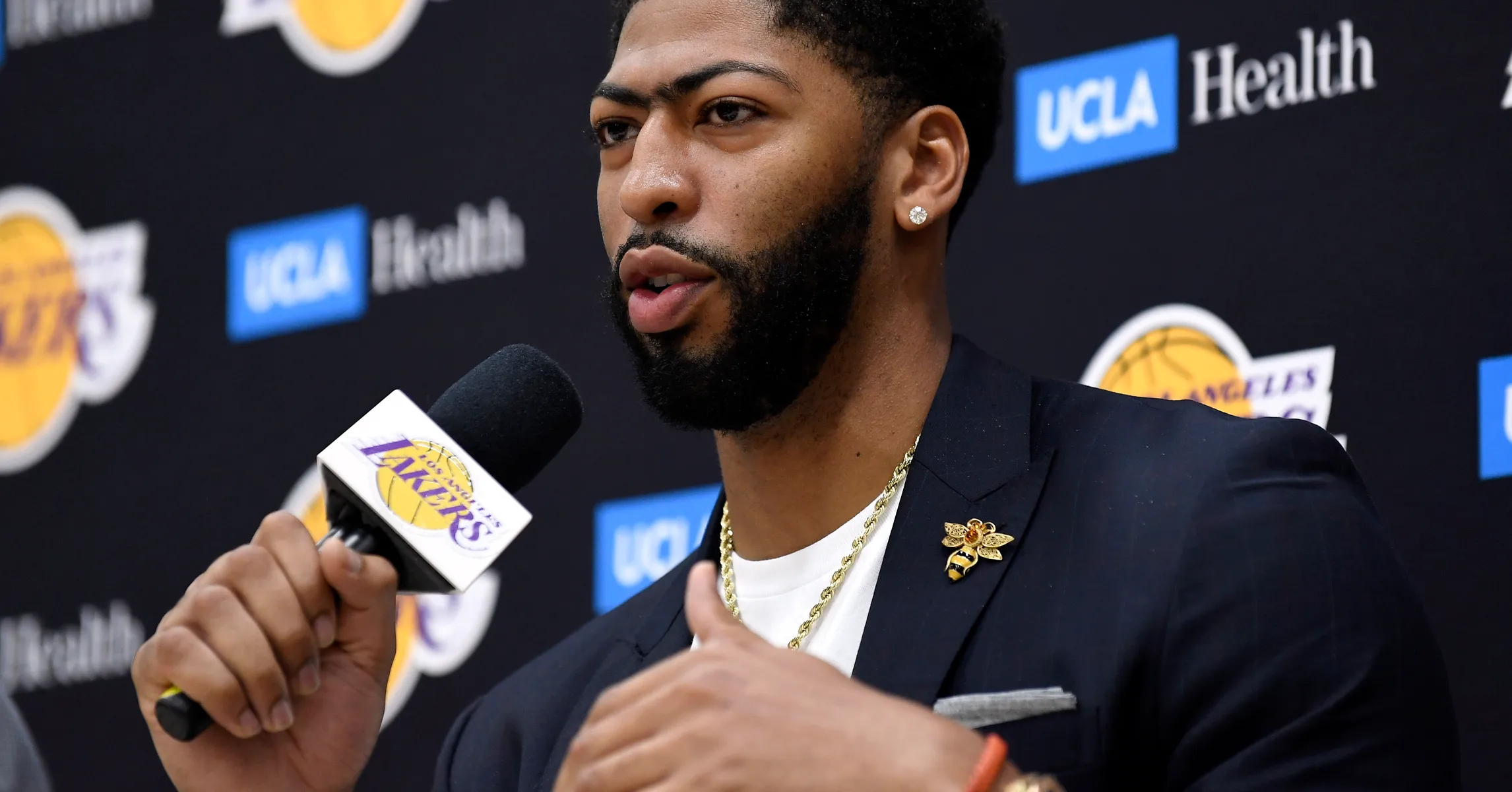 Anthony Davis Unveils His Lakers Uniform During NBA 2K20 Shoot