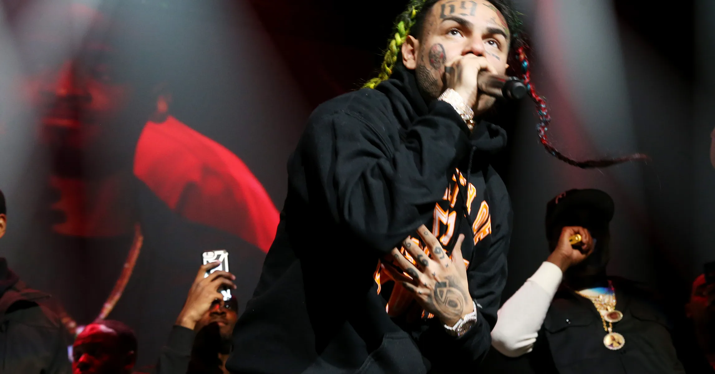 6ix9ine Shows Off New "Brooklyn" Face Tattoo
