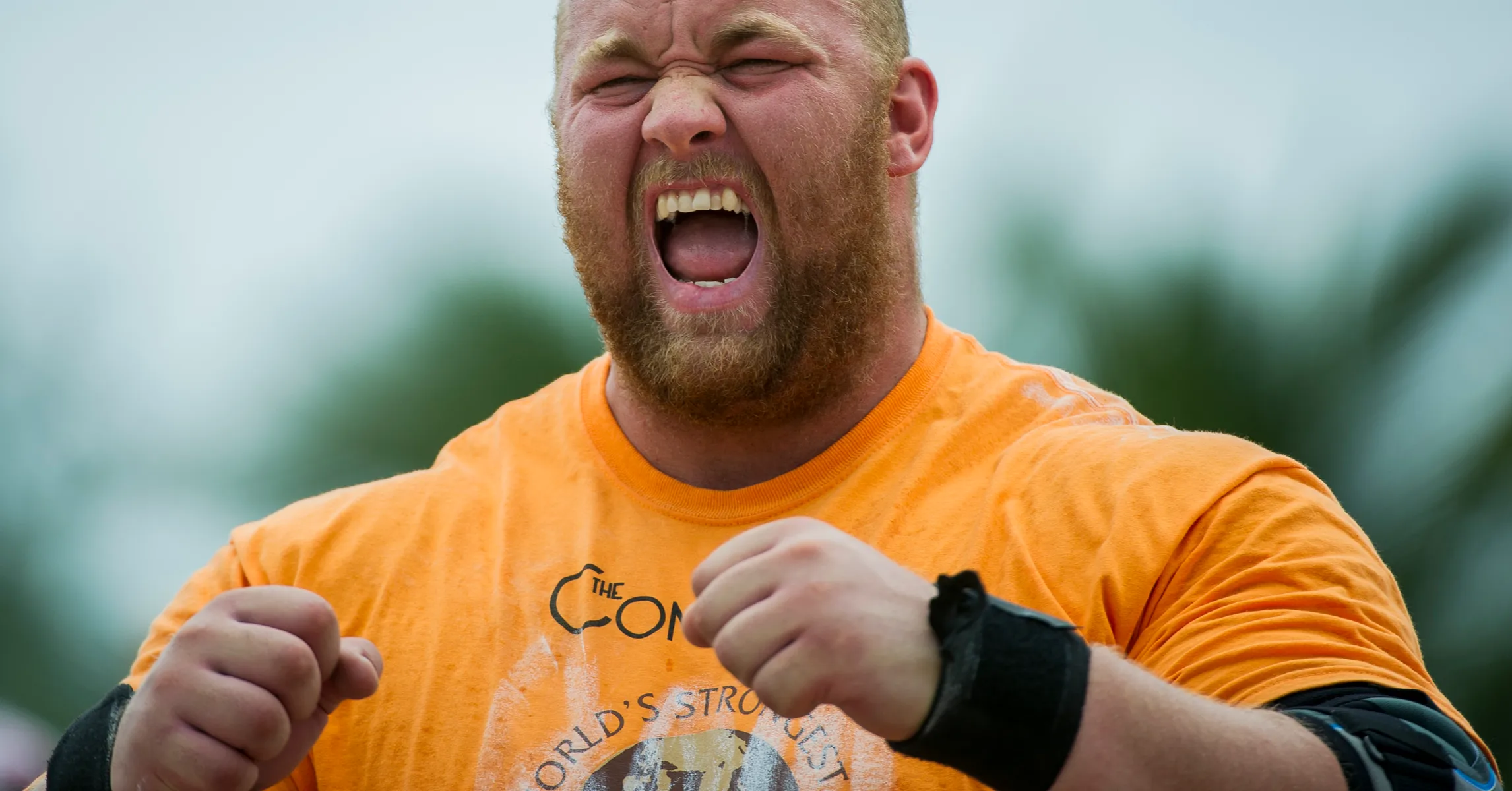 Game Of Thrones "The Mountain" Actor Deadlifts 1,042 Pounds