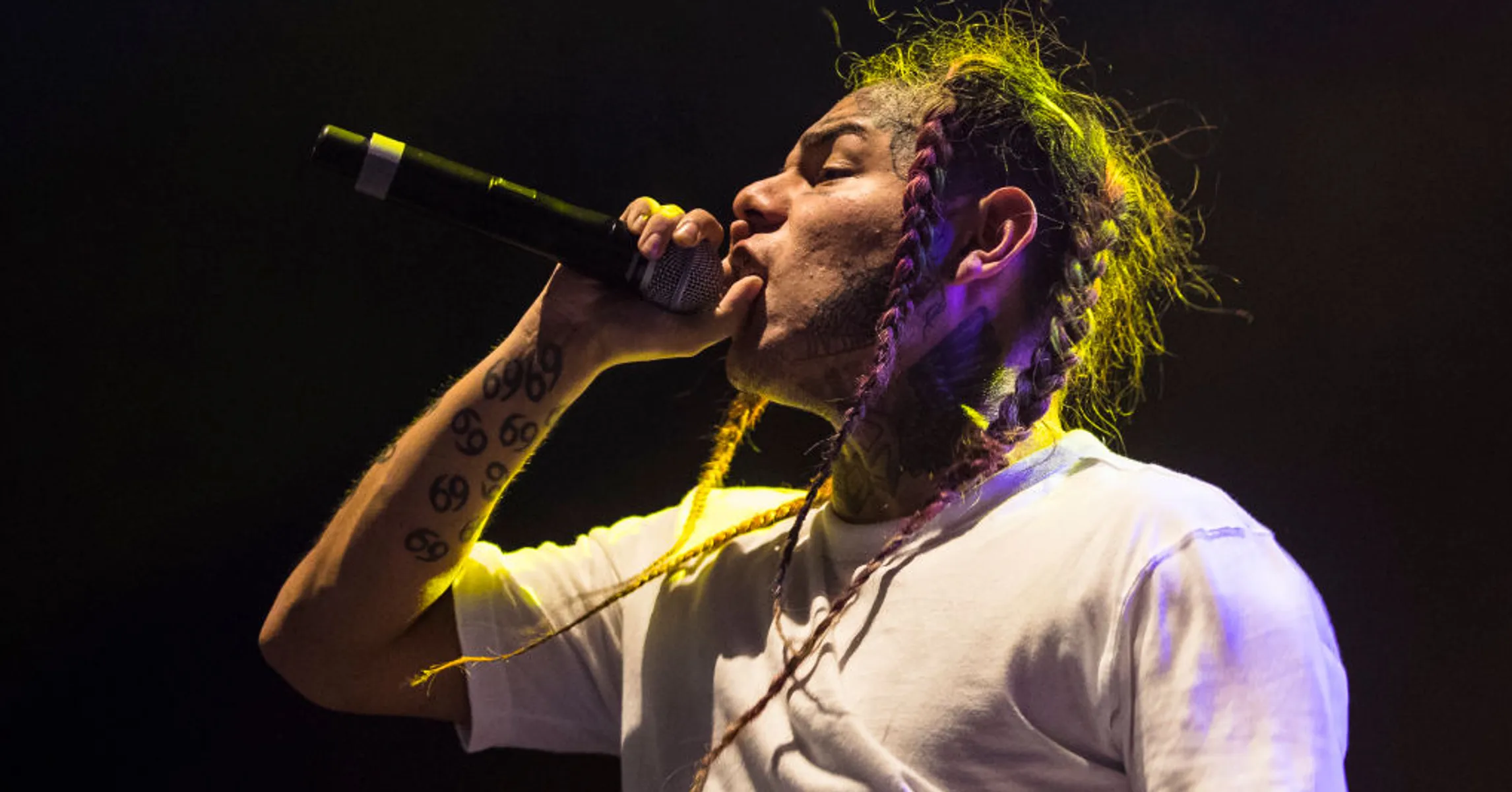 Tekashi 6ix9ine & His GF Fight Over Wigs & Get Raunchy On IG