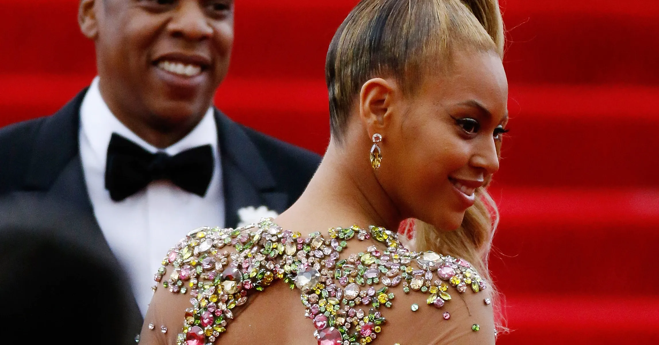 Jay-Z & Beyonce Get A Standing Ovation For Leaving A Restaurant After ...