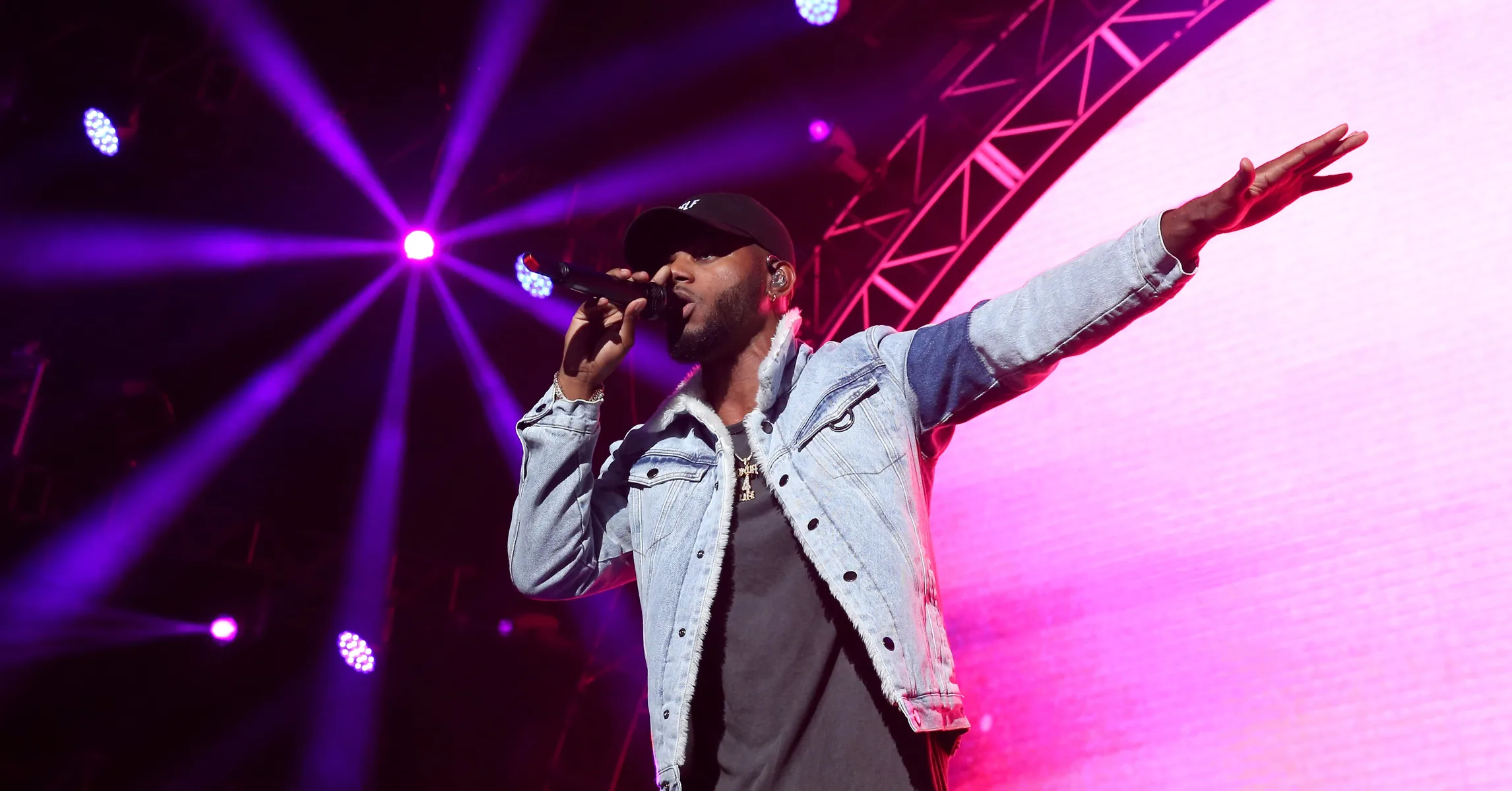 Bryson Tiller Shows Love To Breonna Taylor With Billboards In Her Honor