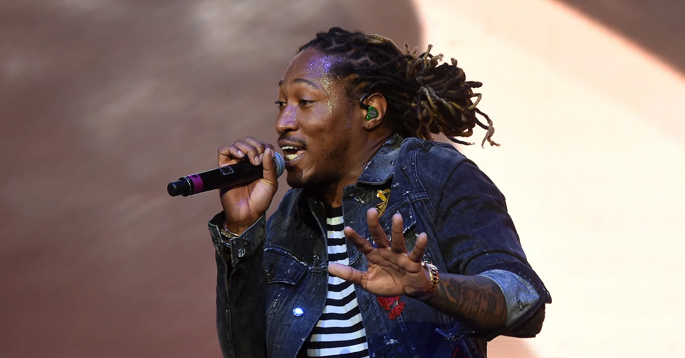 Fan Sneaks On Stage With Future During "Nobody Safe" Tour Show