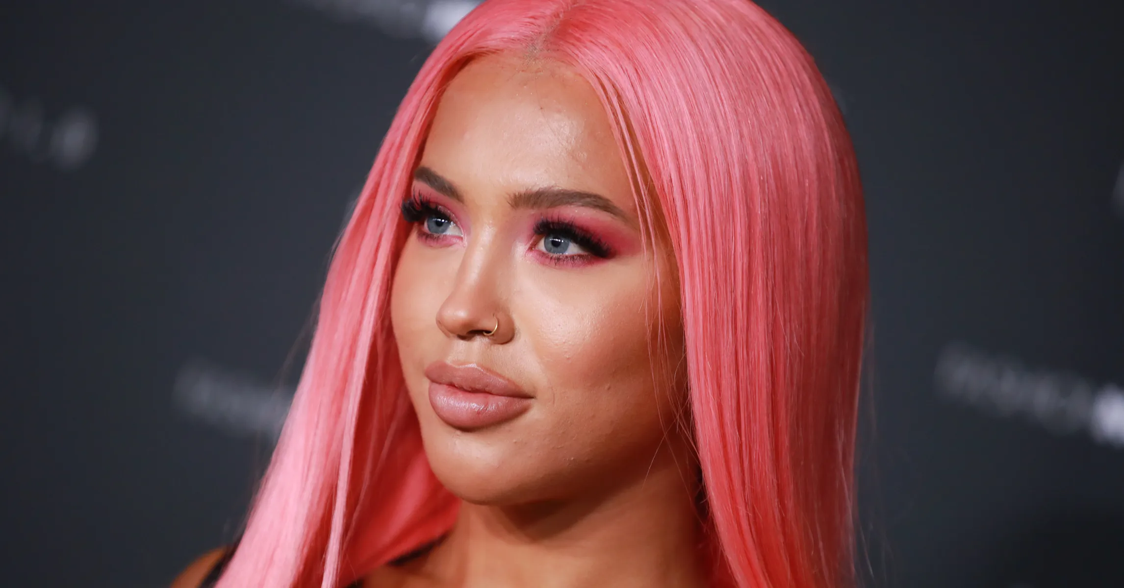 IG Model Tammy Hembrow Claims Entire Sports Teams Slide Into Her DMs